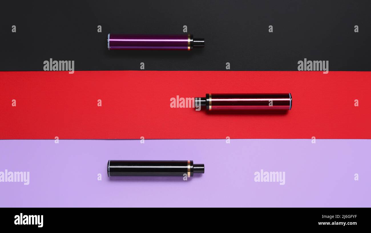 Disposable electronic cigarettes hi-res stock photography and images ...