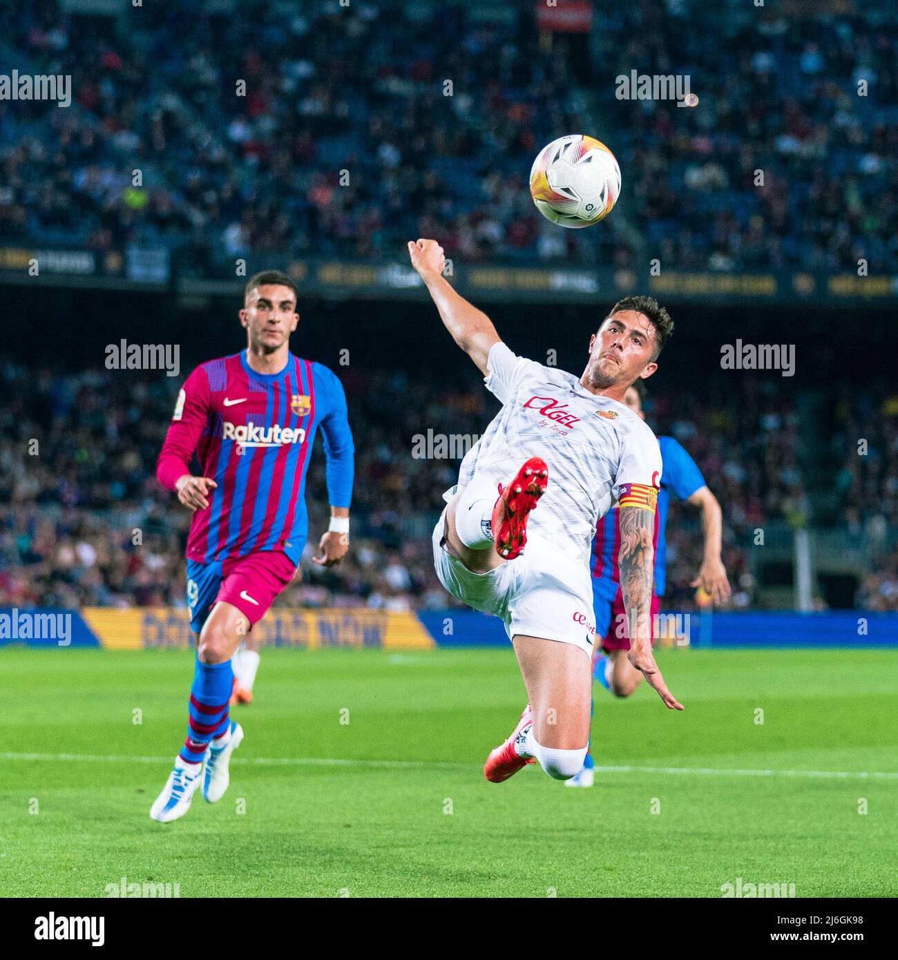 (220502) -- BARCELONA, May 2, 2022 (Xinhua) -- Mallorca's Antonio ...
