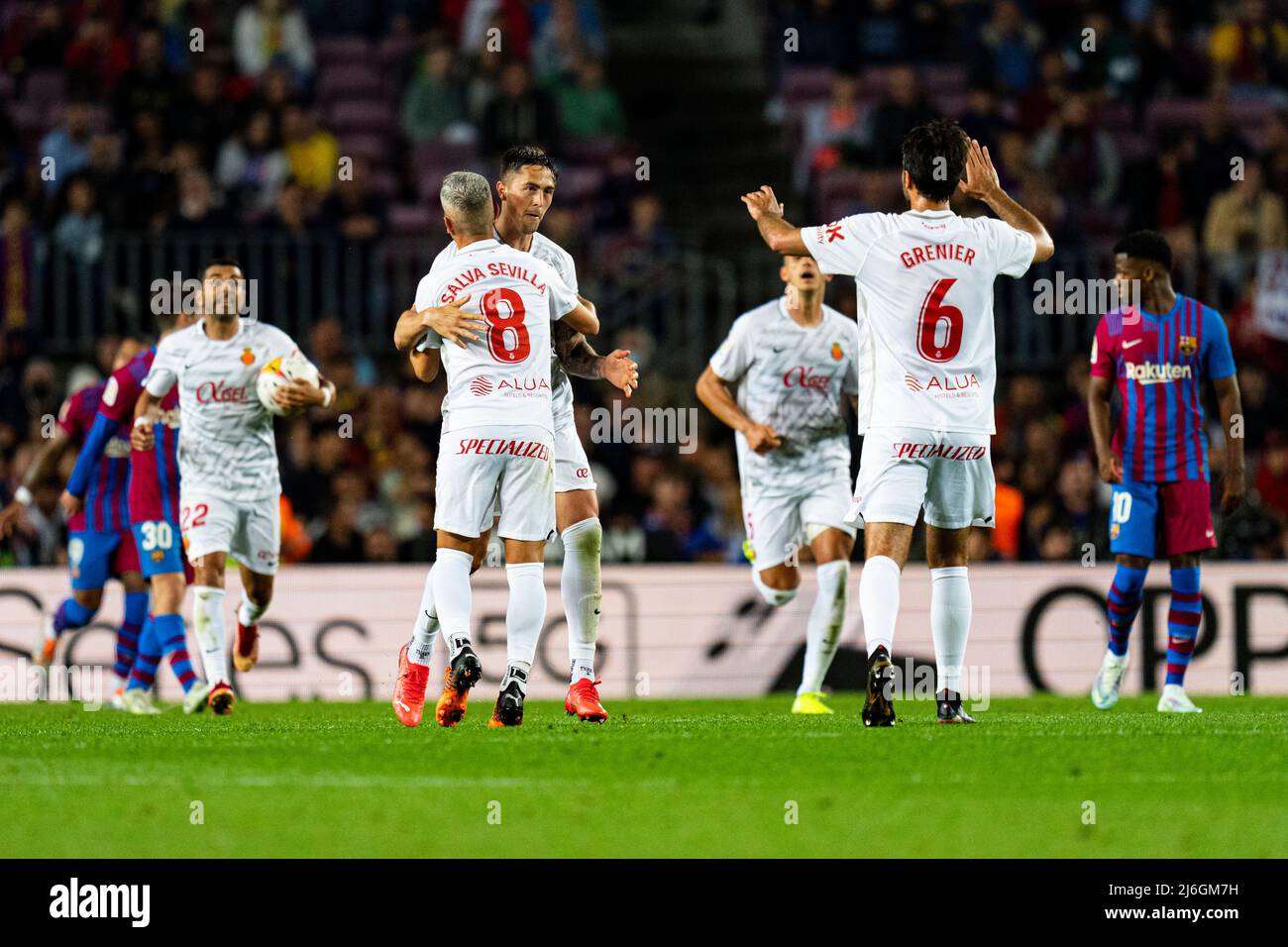 Raillo (RCD Mallorca) #21 celebrates with his teammates after scoring ...
