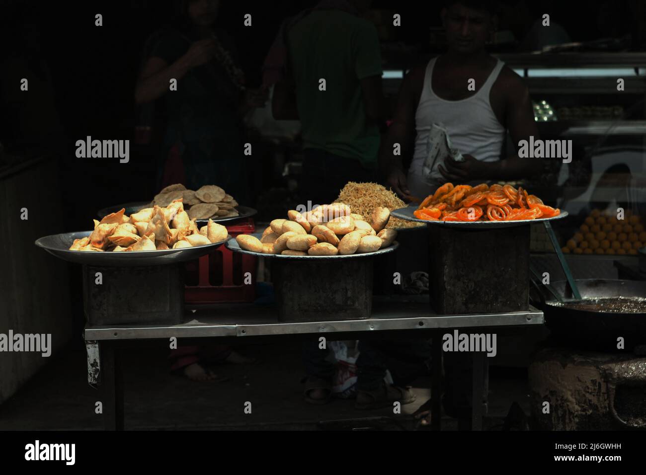 Street food vendor on the side of a road in Bihar, India Stock Photo ...