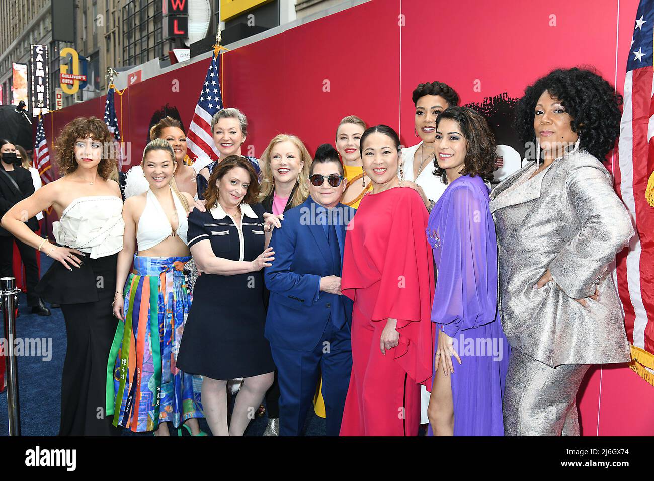 The Cast, Rachel Dratch, Vanessa Williams, Julie White, Julianne Hough ...
