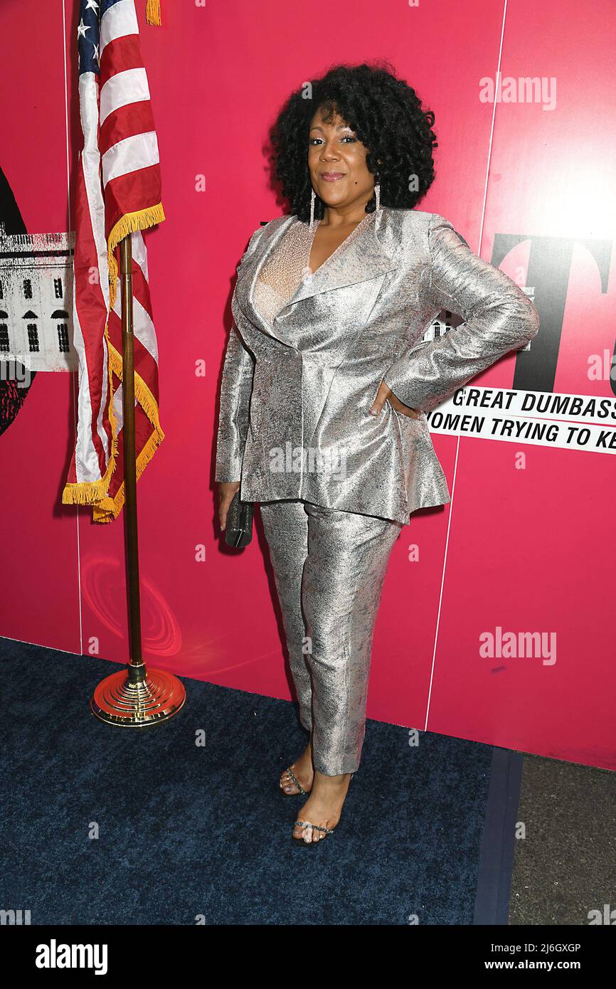 Jennifer Fouche poses for photographers before the "POTUS" Broadway ...