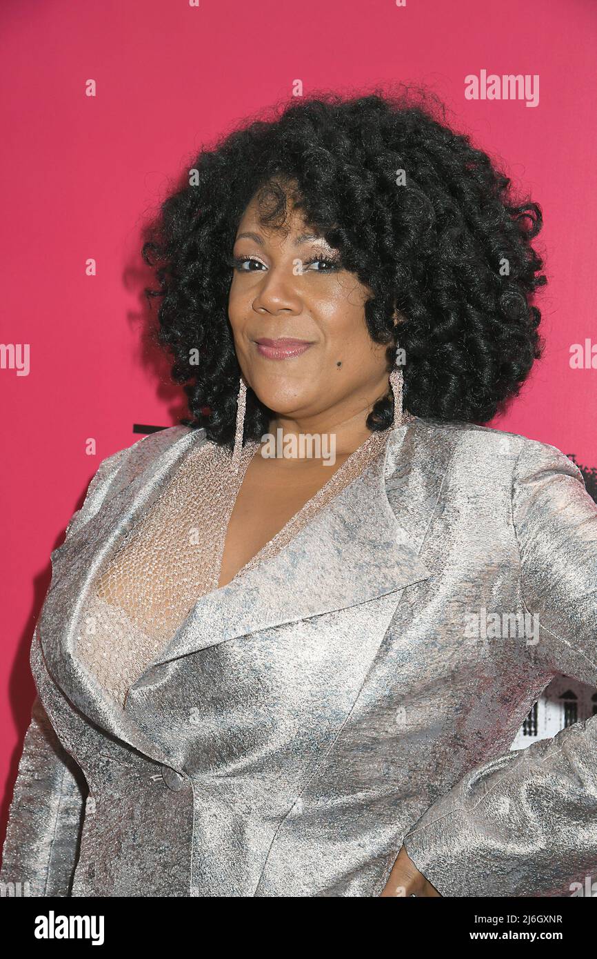 Jennifer Fouche poses for photographers before the "POTUS" Broadway ...