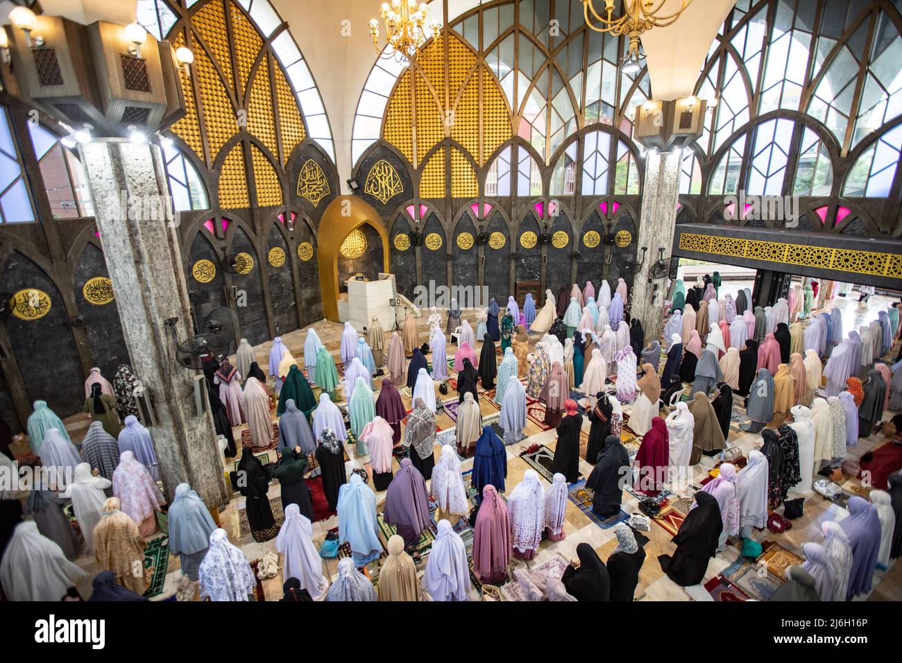 Muslims women perform Eid al-Fitr prayers at the Foundation of the ...
