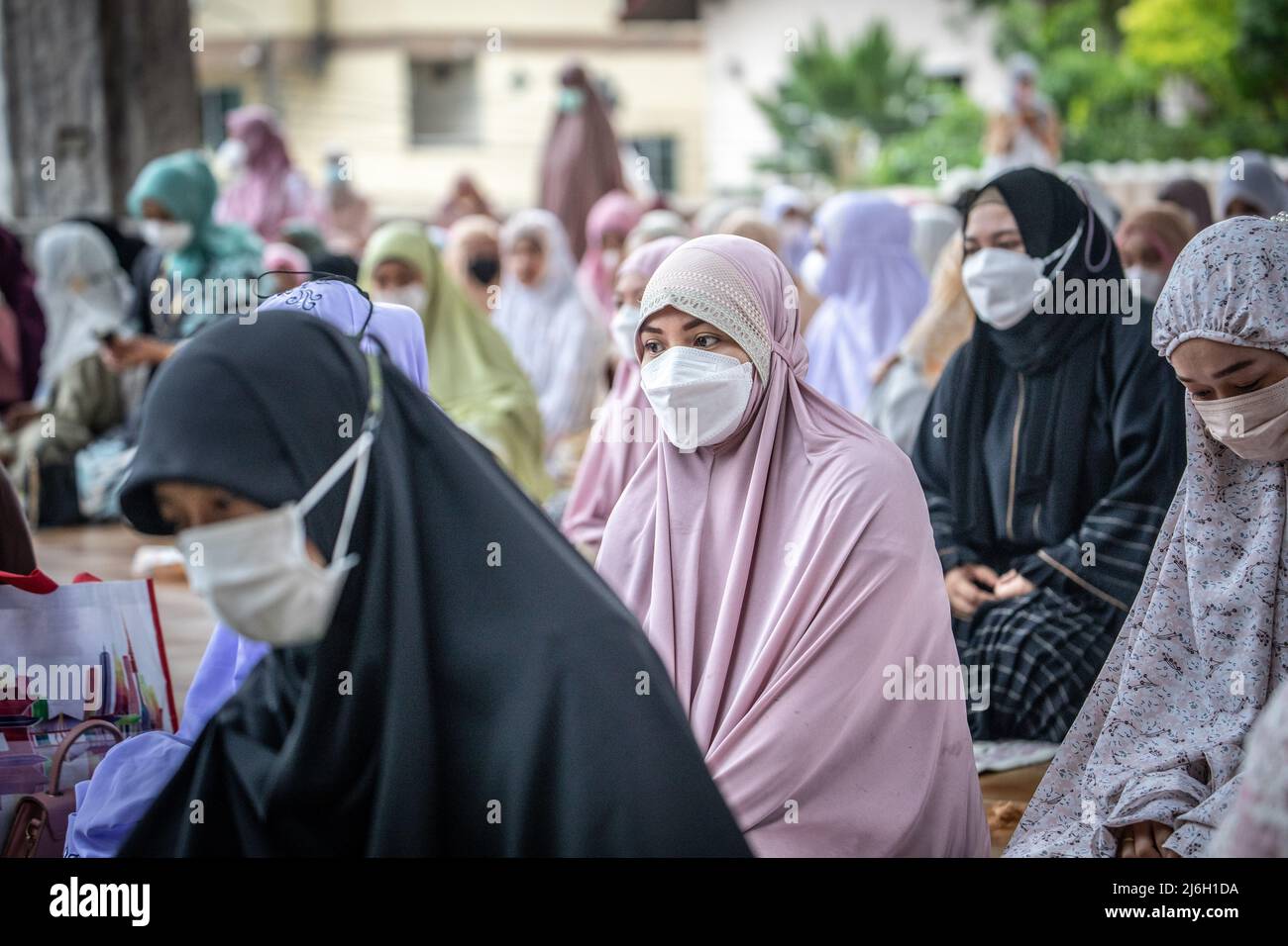 Muslims women perform Eid al-Fitr prayers at the Foundation of the ...