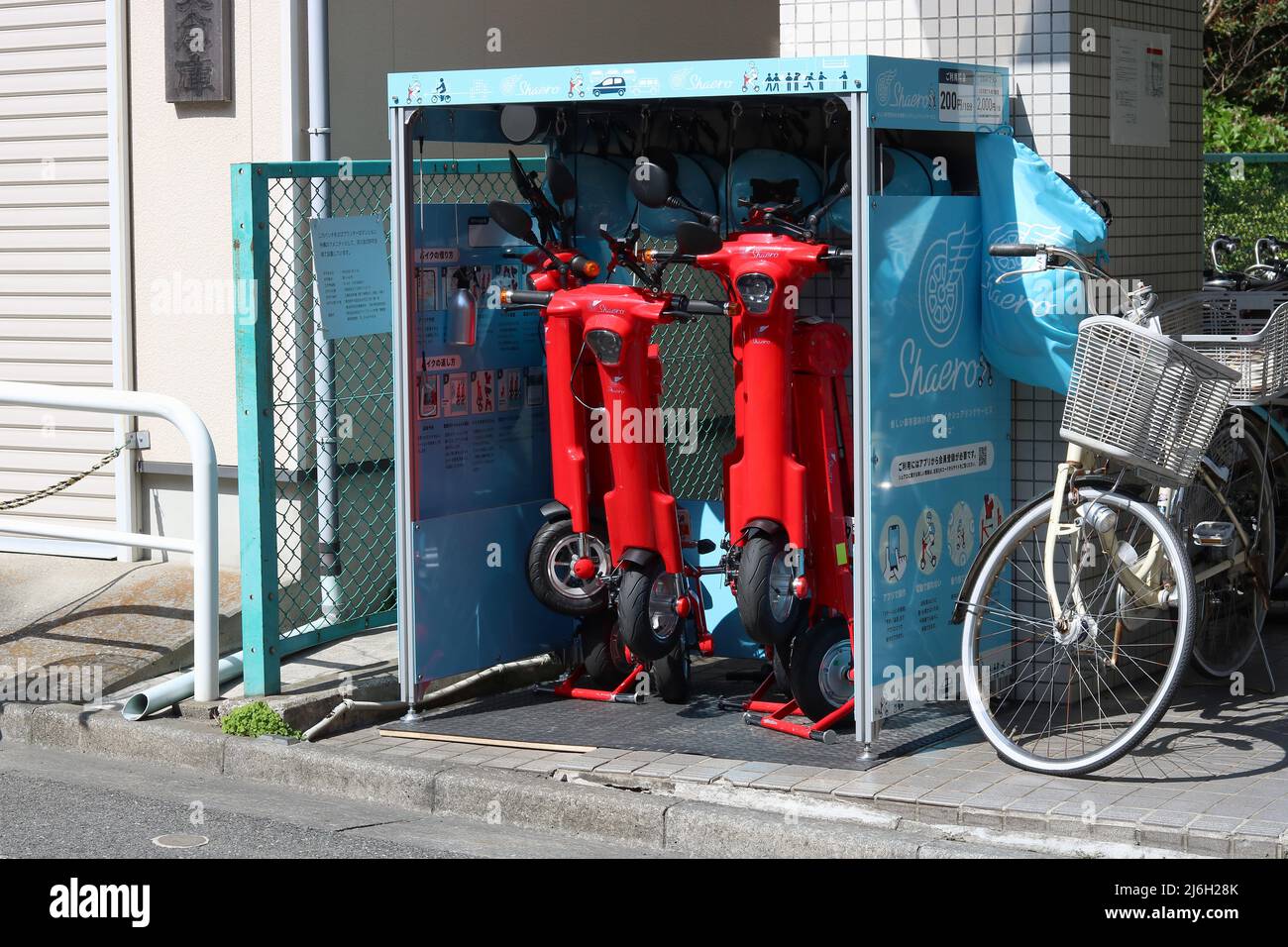 Japanese scooter hi-res stock photography and images - Alamy