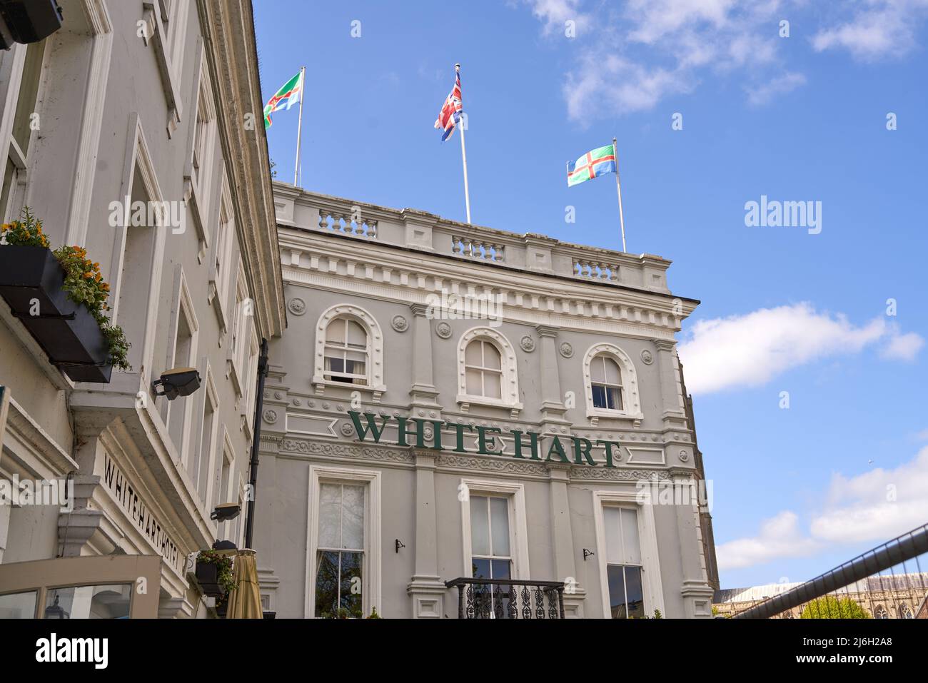 White hart hotel and restaurant hi-res stock photography and images - Alamy