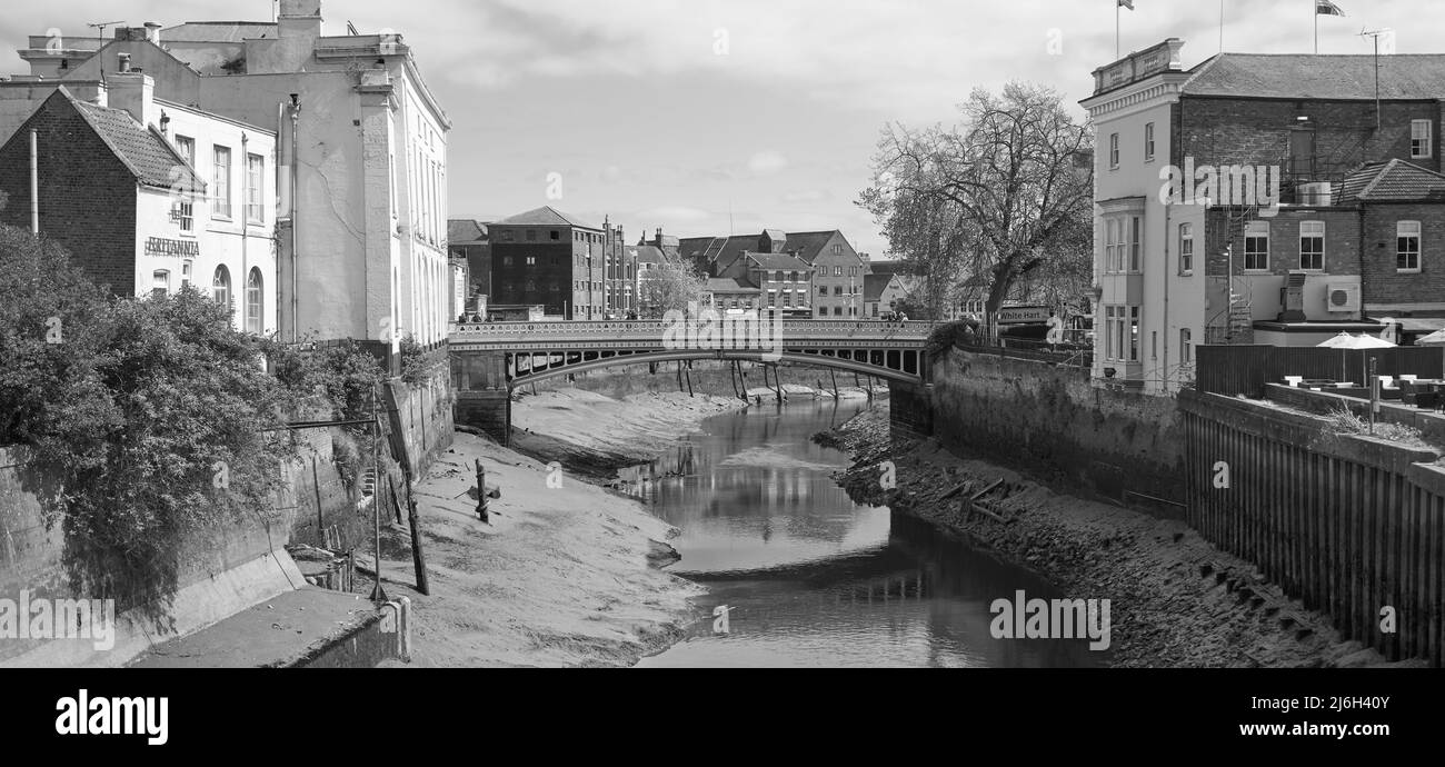 Road bridge spanning the River Witham at low tide in Boston ...