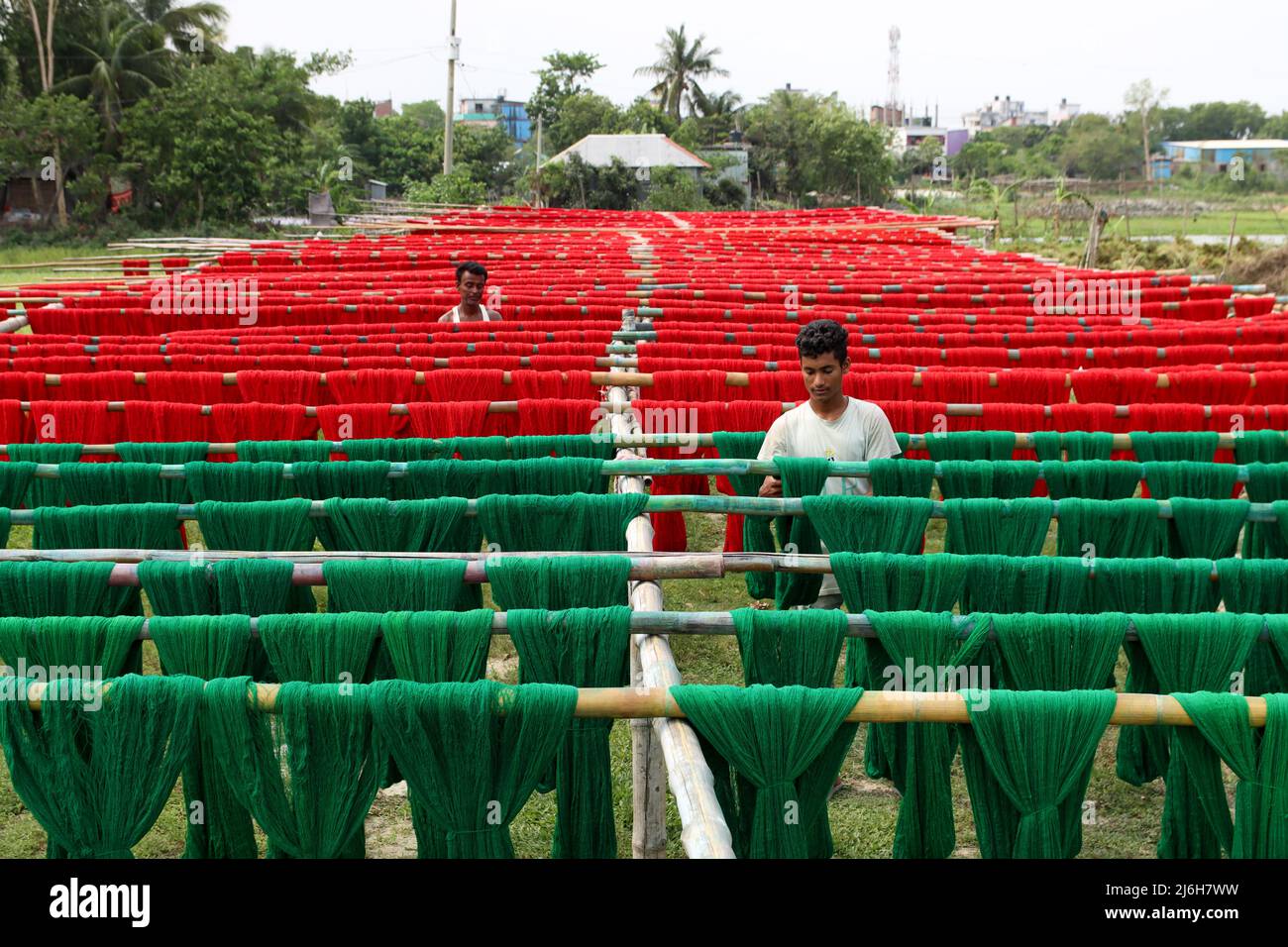 Yarn drying hi-res stock photography and images - Alamy