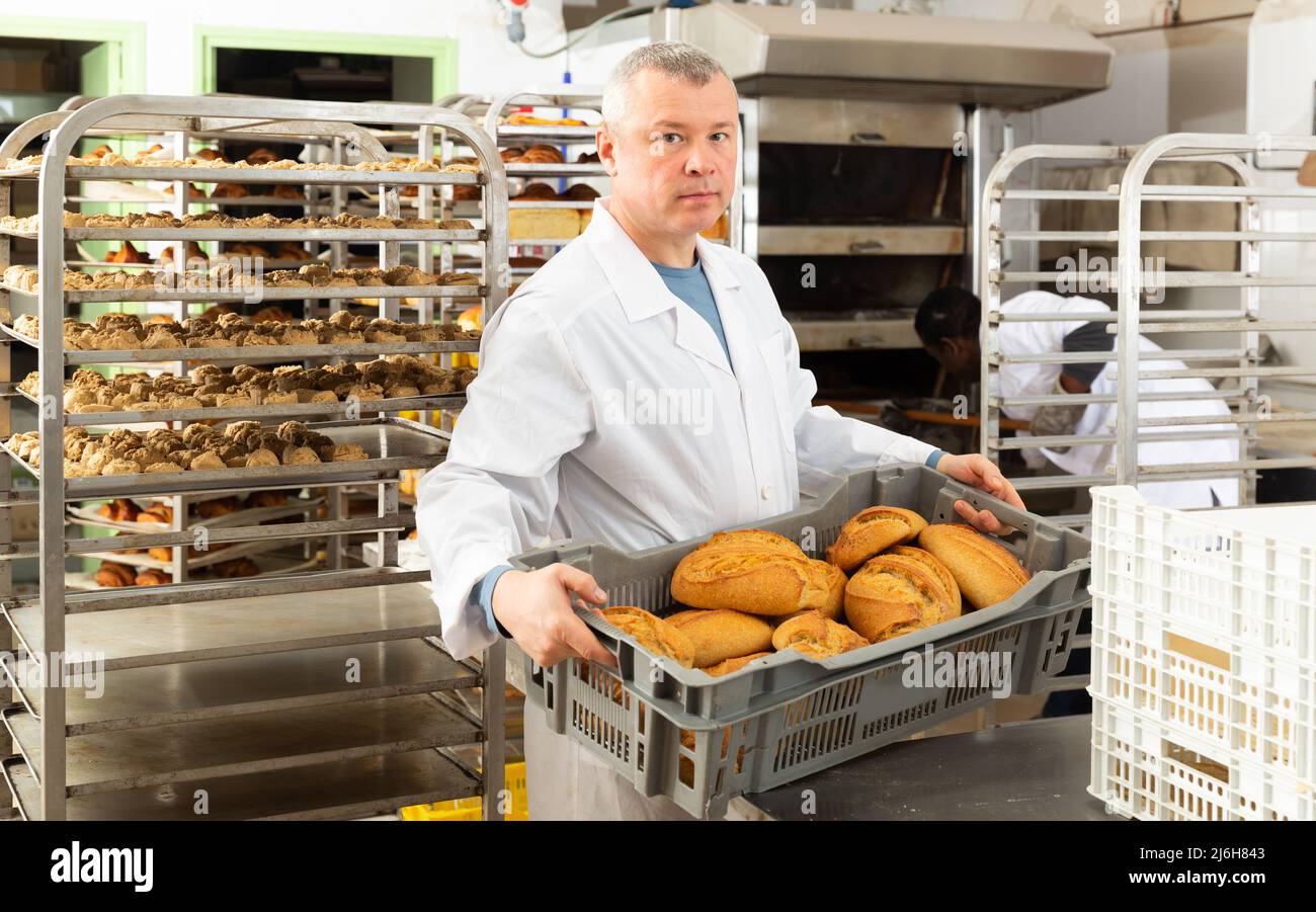 Man carrying baguettes hi-res stock photography and images - Alamy
