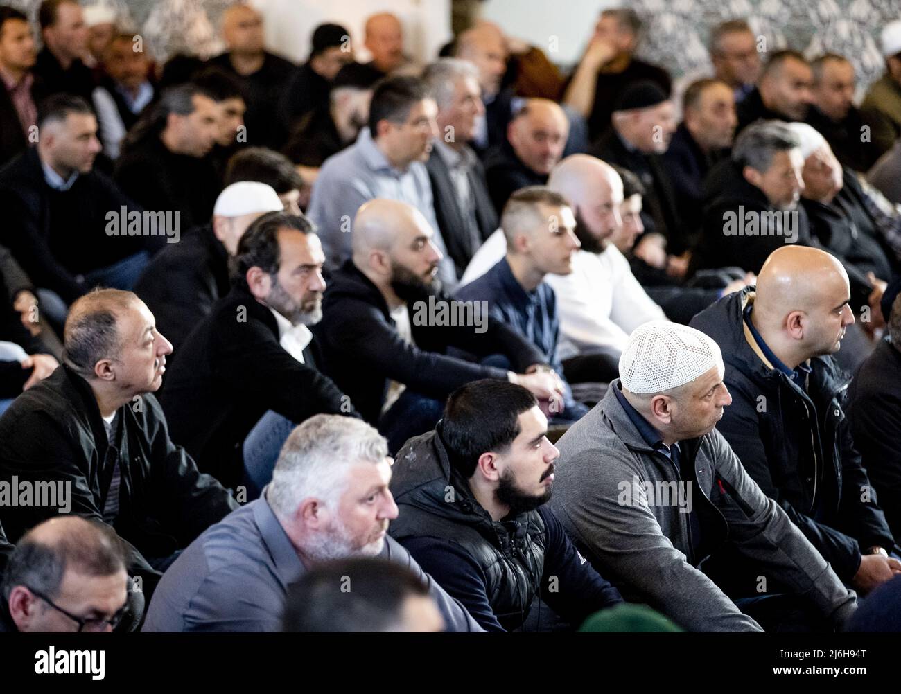 Moroccan muslim women prayers hi-res stock photography and images - Alamy