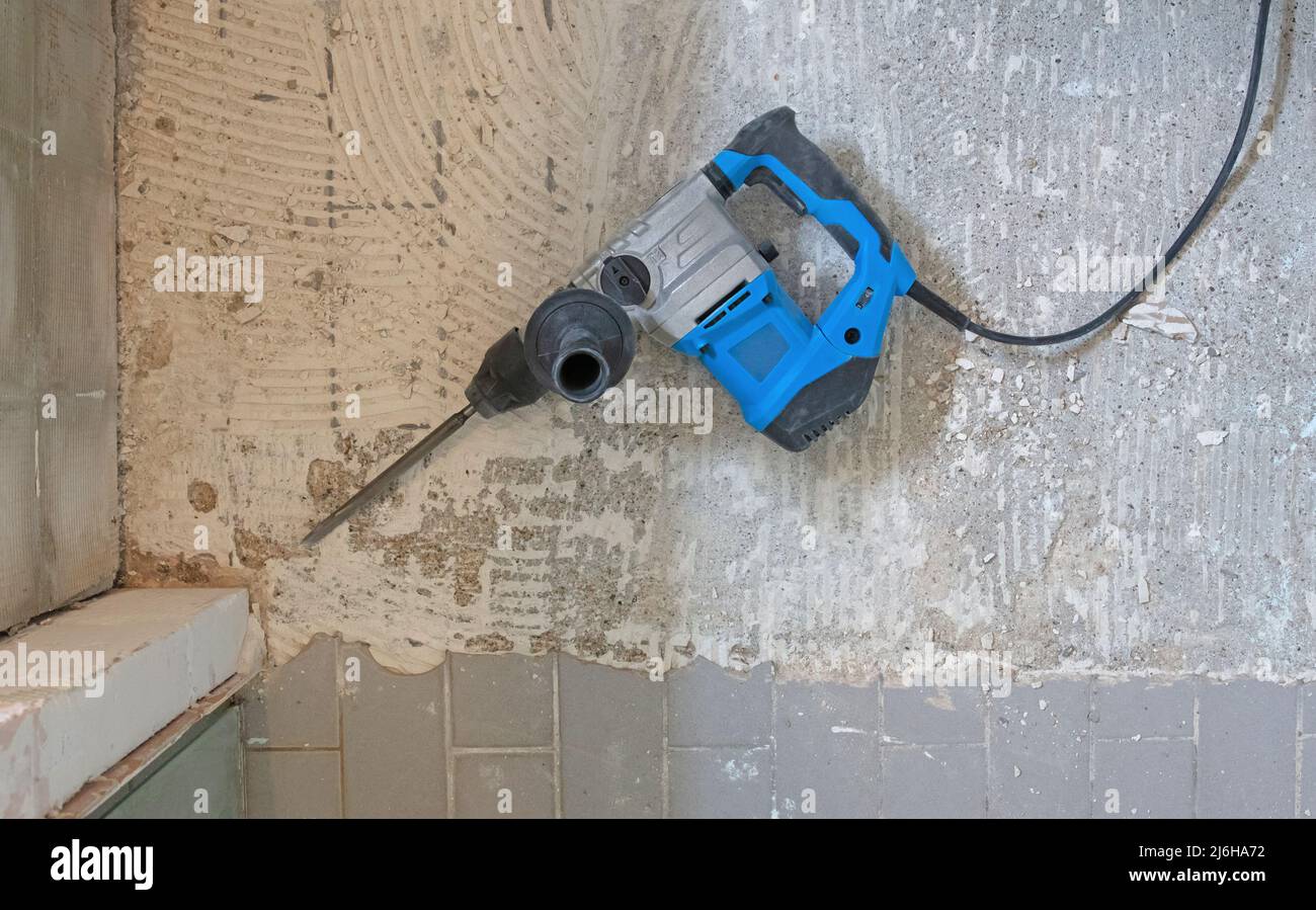 Breaking ceramic tiles, work in progress, maintenance Stock Photo - Alamy