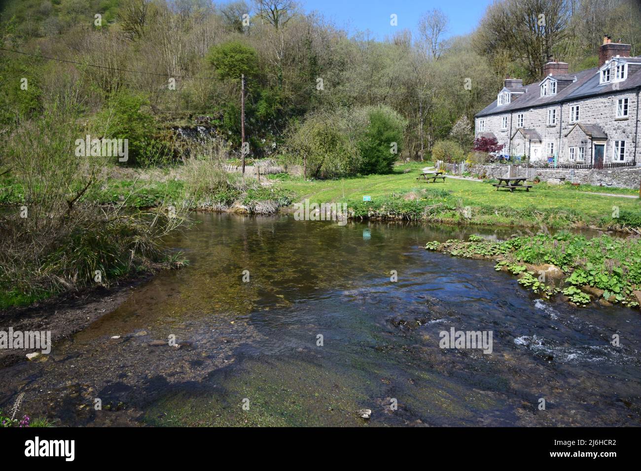 A great walk in the depths of Chee dale n the Derbyshire peak district ...