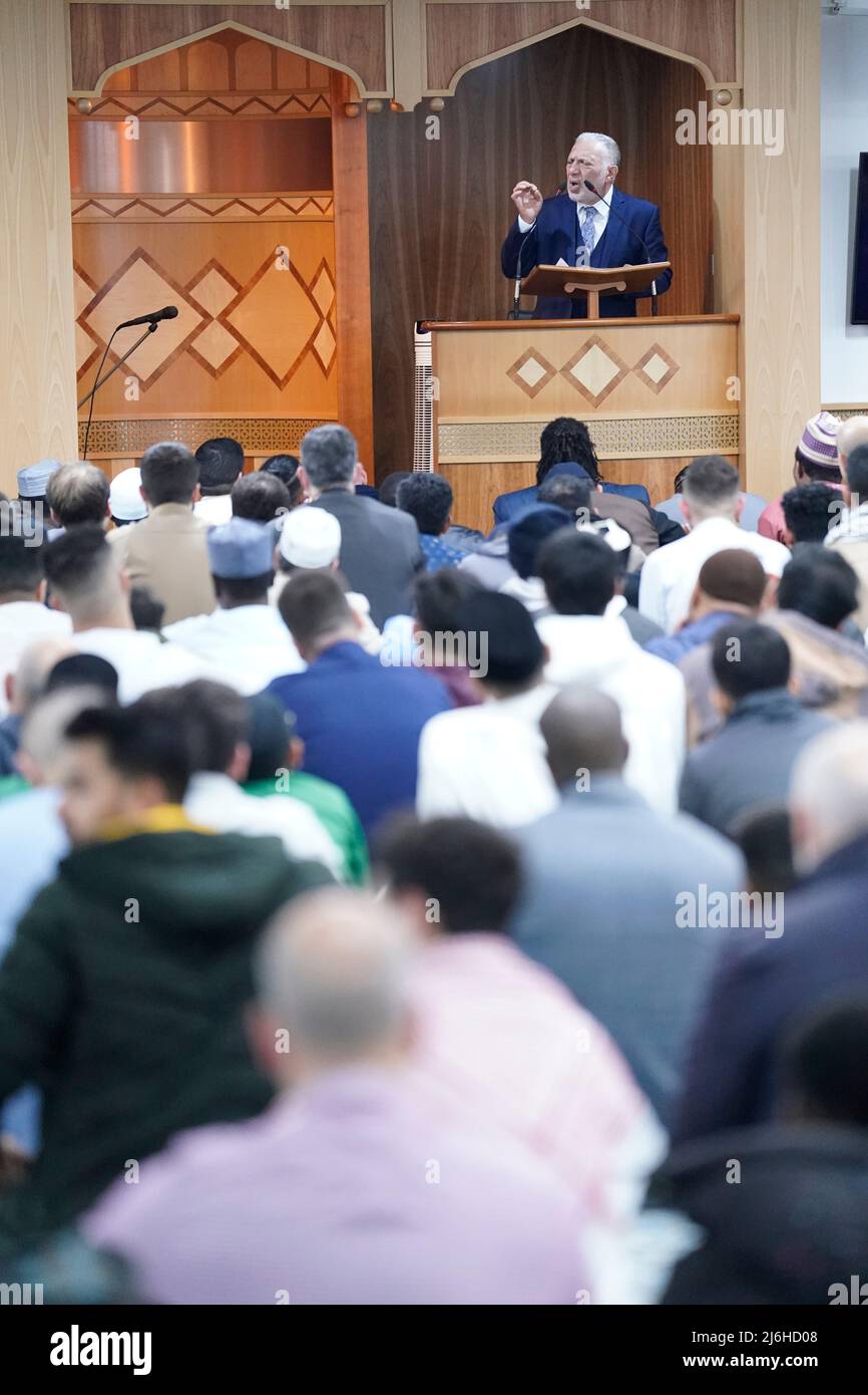 Dr Khalil Al-Ani celebrates Eid al-Fitr at Leeds Grand Mosque, West ...