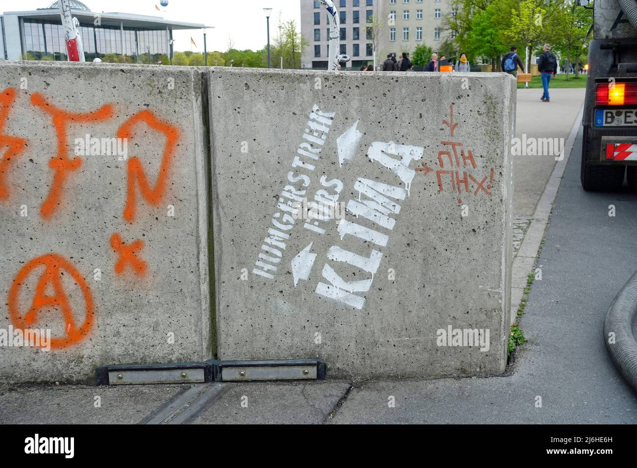 Protest camp, hunger strike against the climate crisis, Reichstag ...