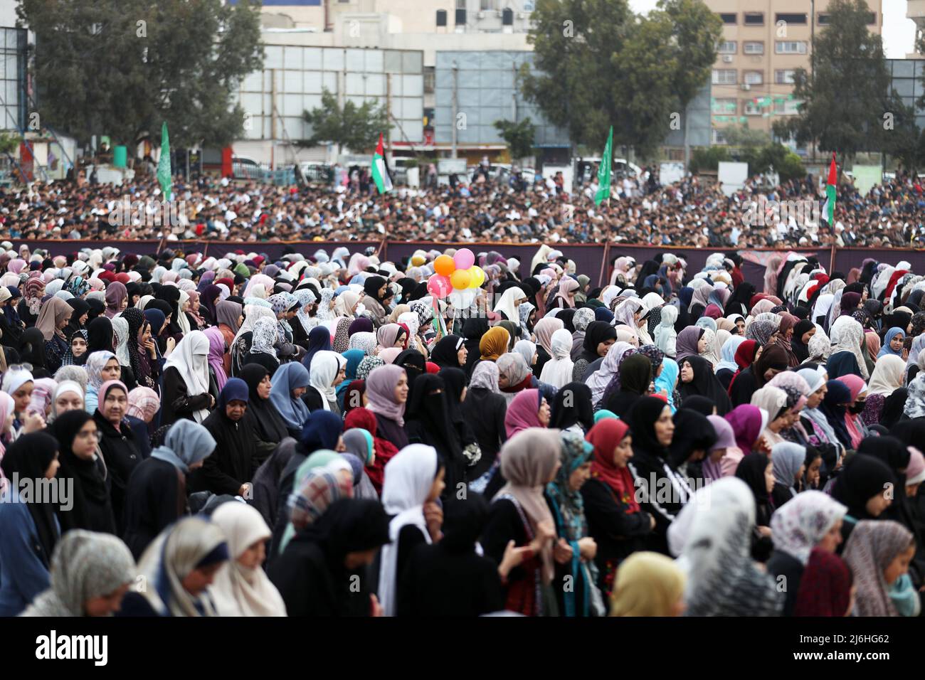 Gaza City, Palestine. 1st May 2022. Palestinian Muslims perform morning ...