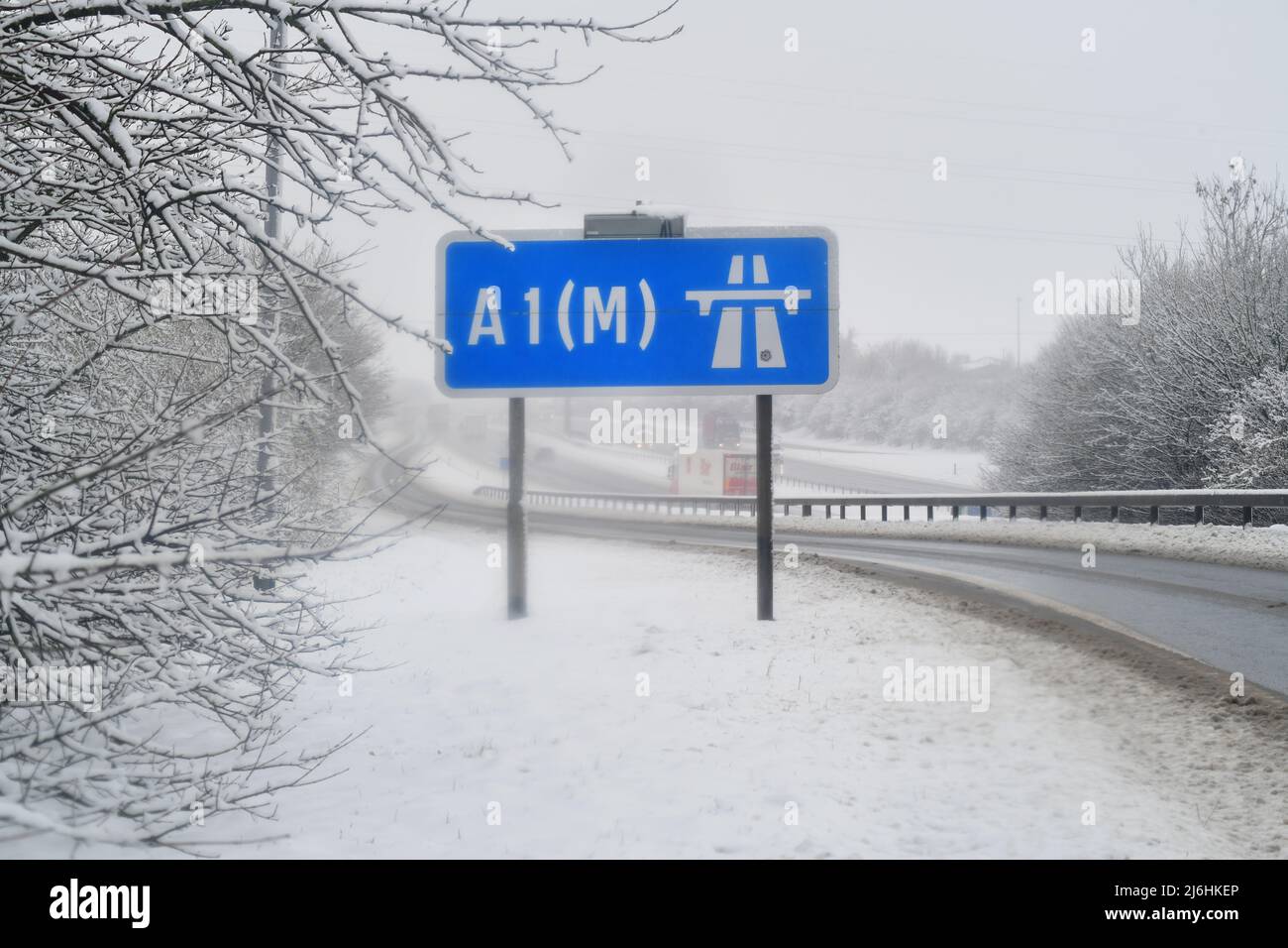 Crossroads sign uk hi-res stock photography and images - Alamy
