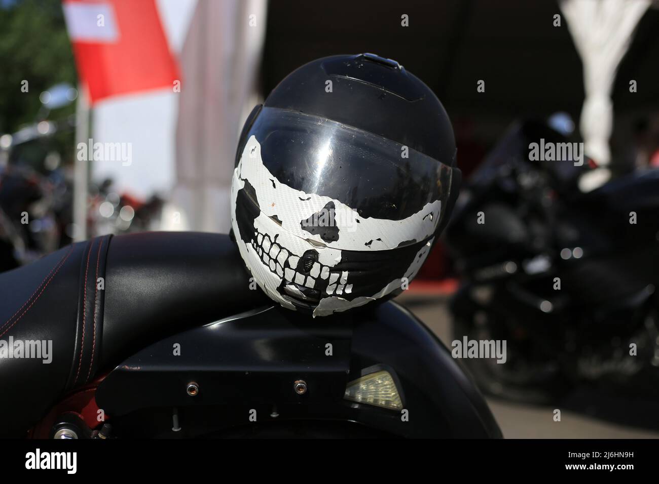 A helmet with a skull pattern on the motorcycle Stock Photo - Alamy