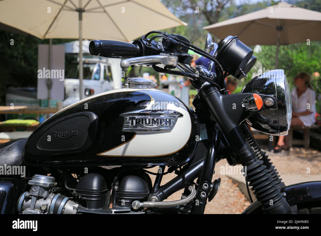 Motorcycle Triumph Bonneville T100 Bobber Stock Photo - Alamy