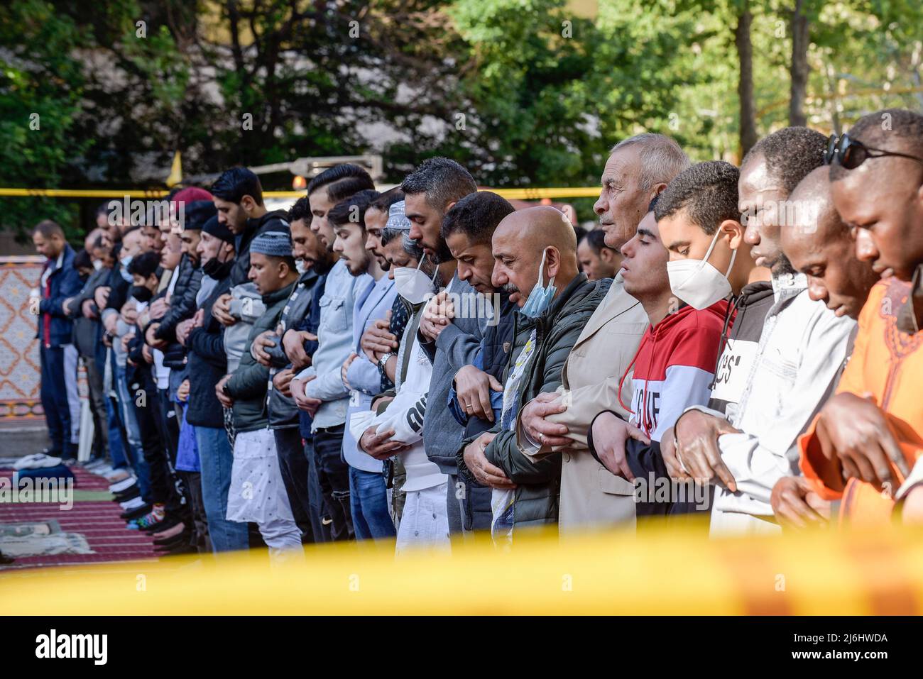 Muslims perform Eid al-Fitr prayers marking the end of the holy fasting ...