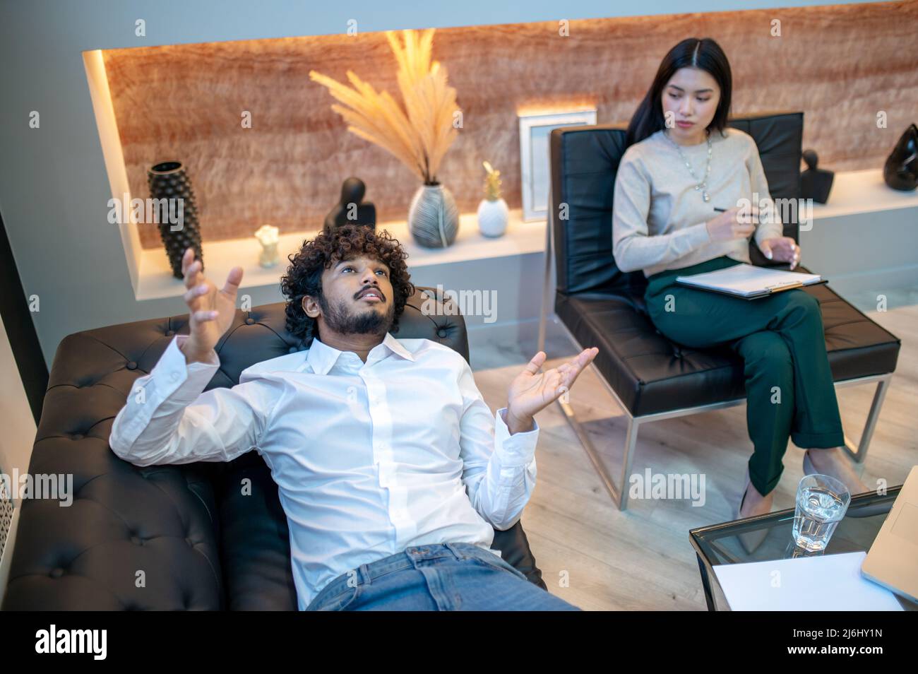 Talk therapy hi-res stock photography and images - Alamy