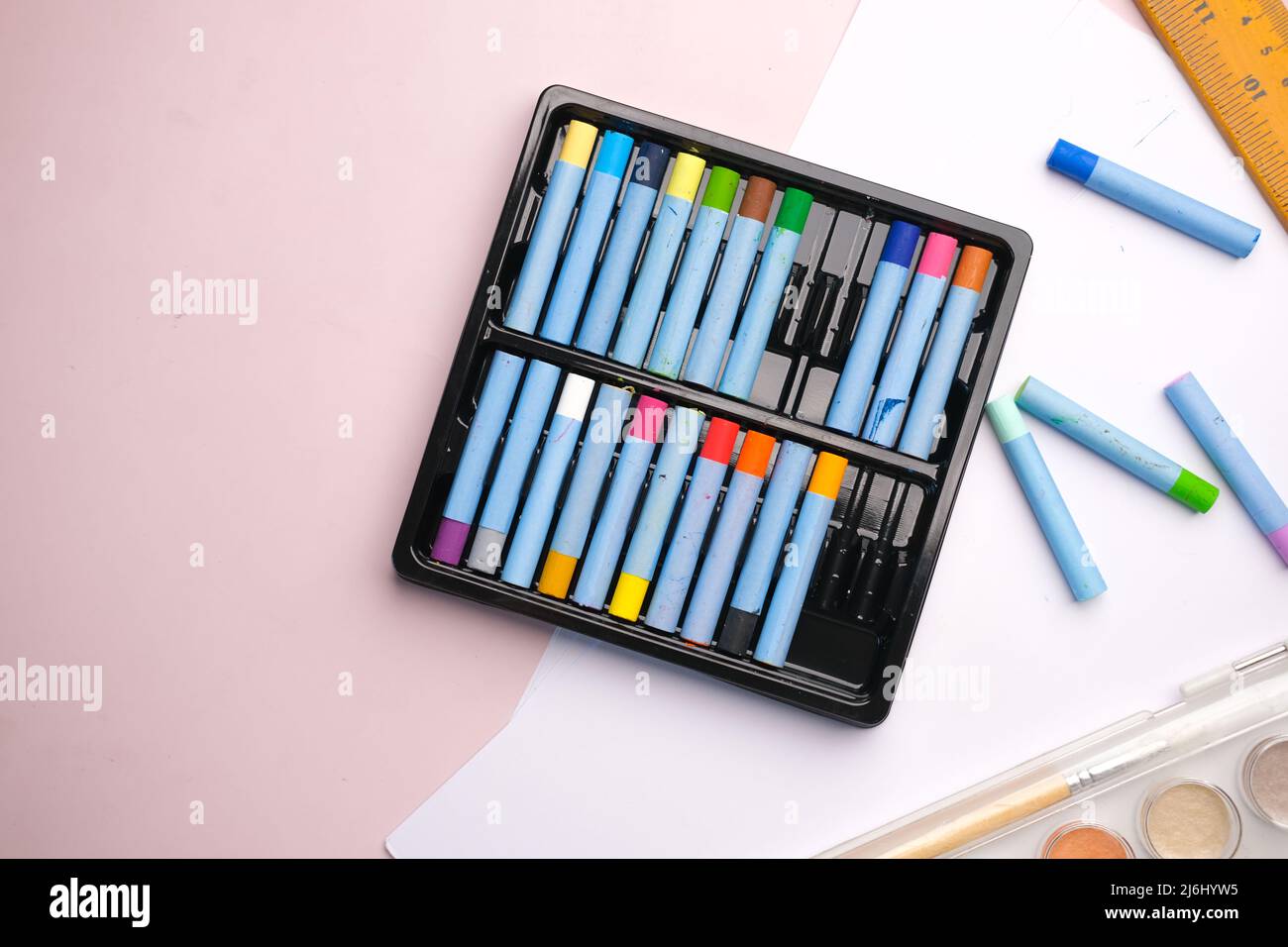 Color box art hi-res stock photography and images - Alamy