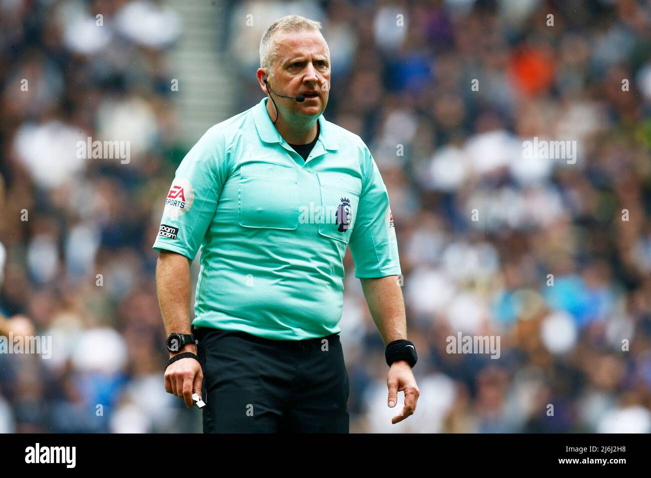 Jonathan moss referee hi-res stock photography and images - Alamy