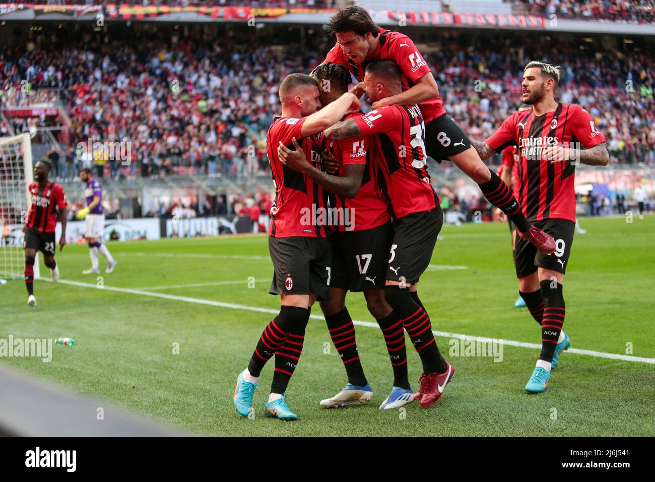 Rafael Leao (Ac Milan) celebrating with team during the Italian ...