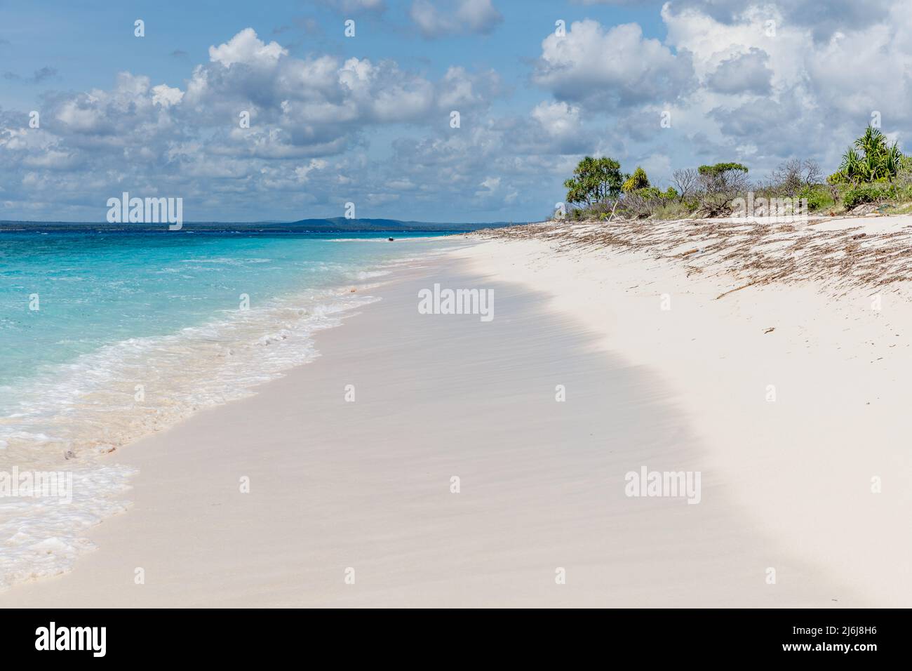 White sand and turquoise water of small uninhabited Doo Island near ...