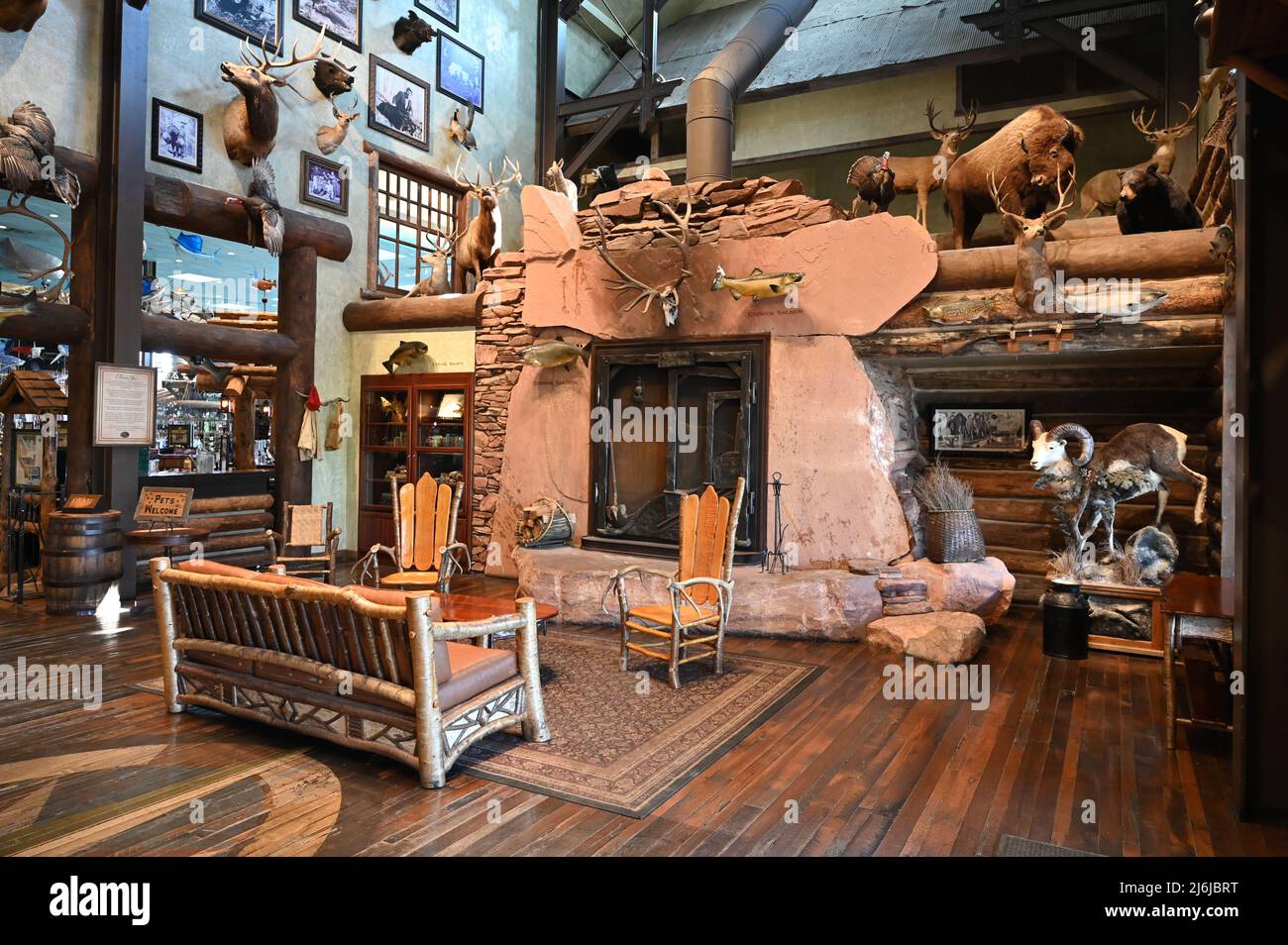Bass pro shop hi-res stock photography and images - Alamy