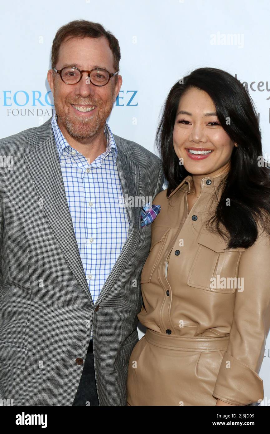 LOS ANGELES - MAY 1: Rob Minkoff, Crystal Kung Minkoff at the George ...