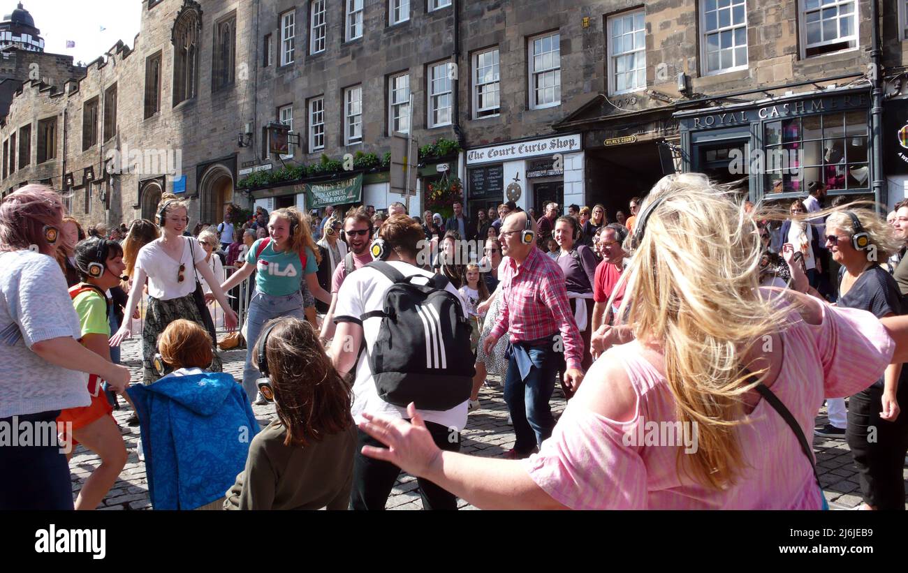 ROYAL MILE. EDINBURGH. SCOTLAND. 17-08-19. Silent Disco makes its way ...