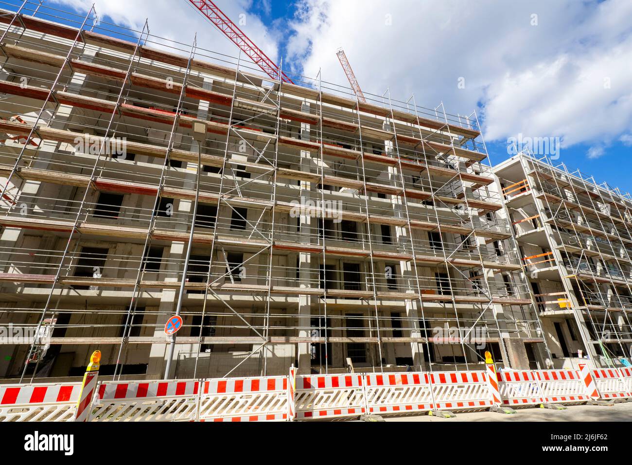 Scaffold barrier hi-res stock photography and images - Alamy