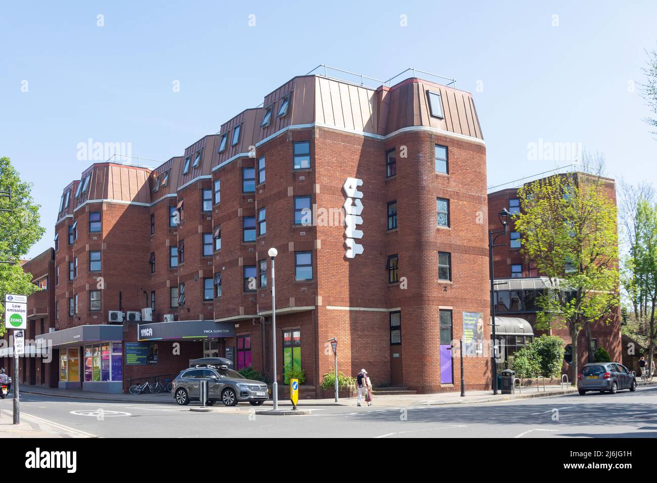 Surbiton high street hi-res stock photography and images - Alamy