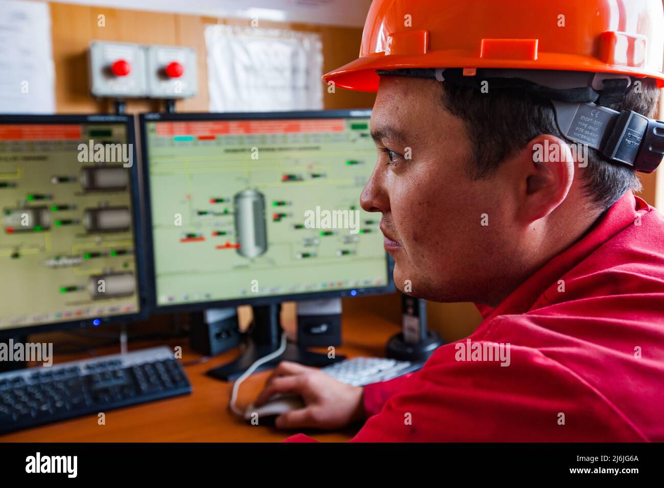 Operational center hi-res stock photography and images - Alamy