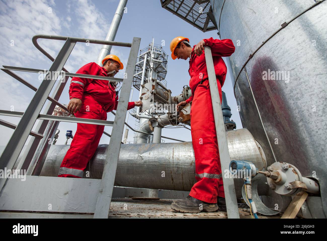 Distillation tower piping distillation tower hi-res stock photography ...