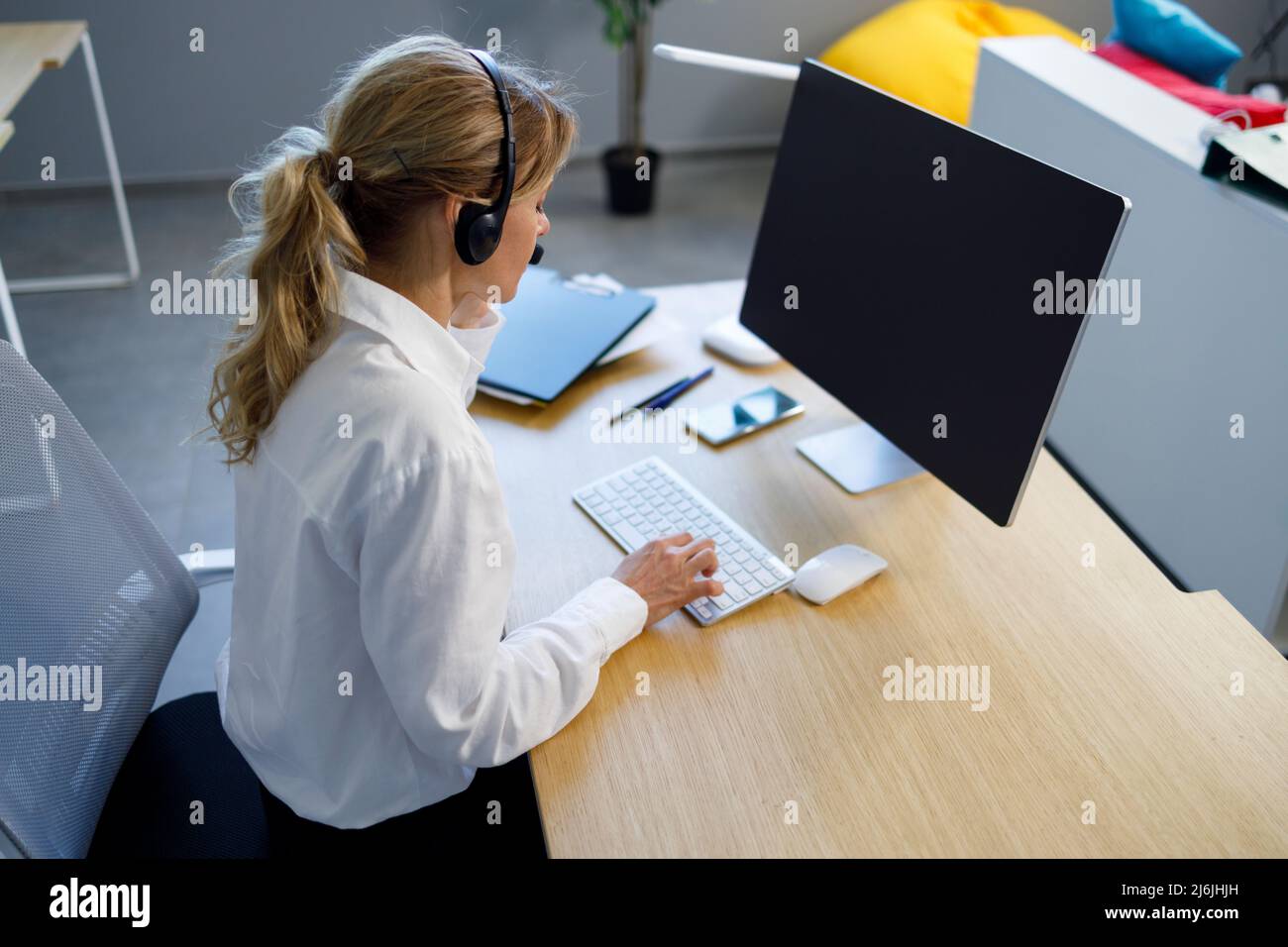 Telemarketing computer one hi-res stock photography and images - Alamy
