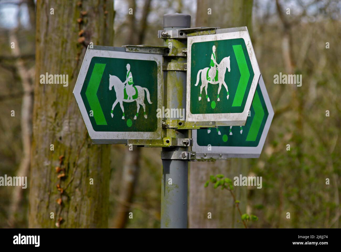 Signs for paths hi-res stock photography and images - Alamy