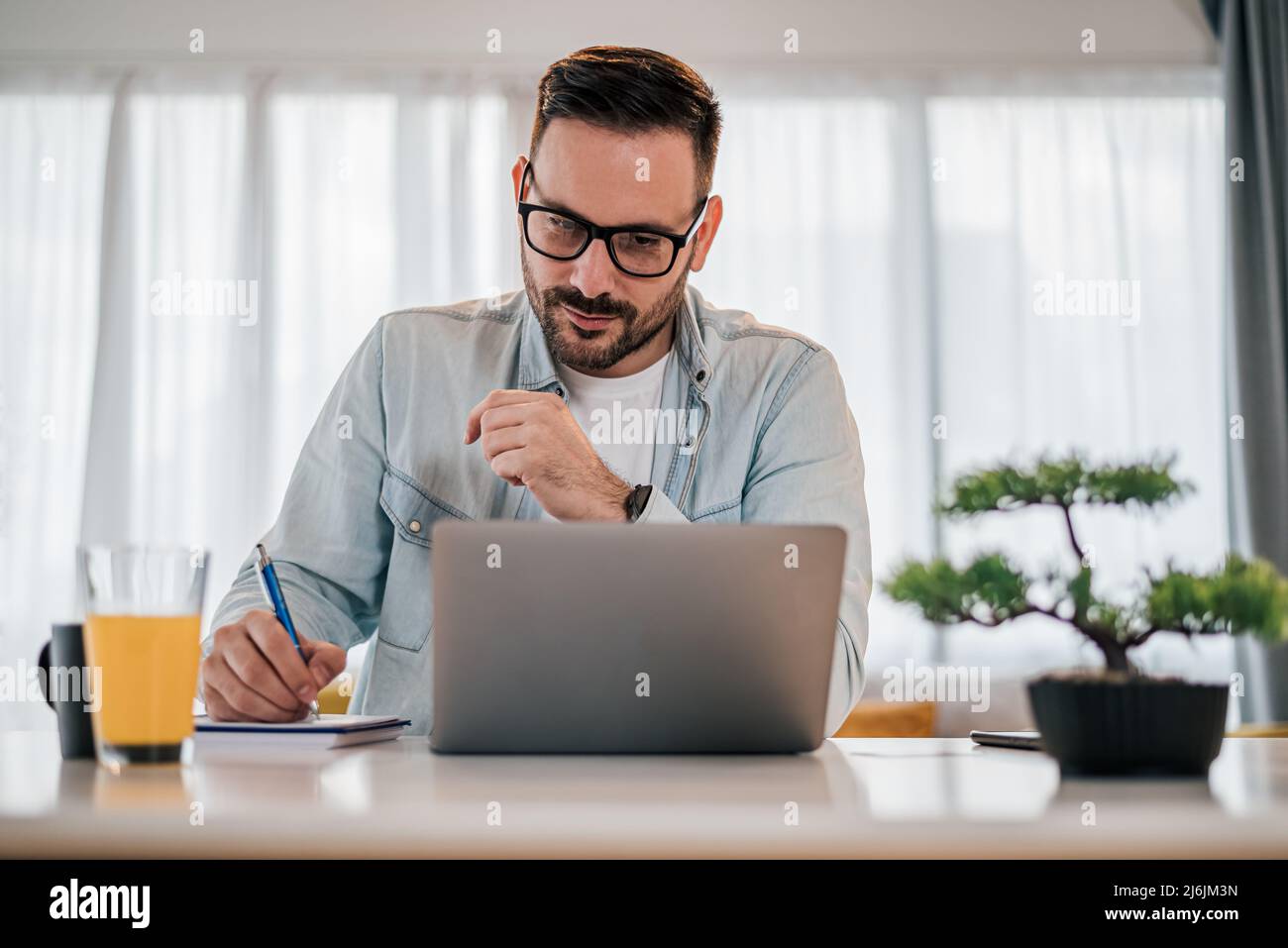 Professional writing hi-res stock photography and images - Alamy