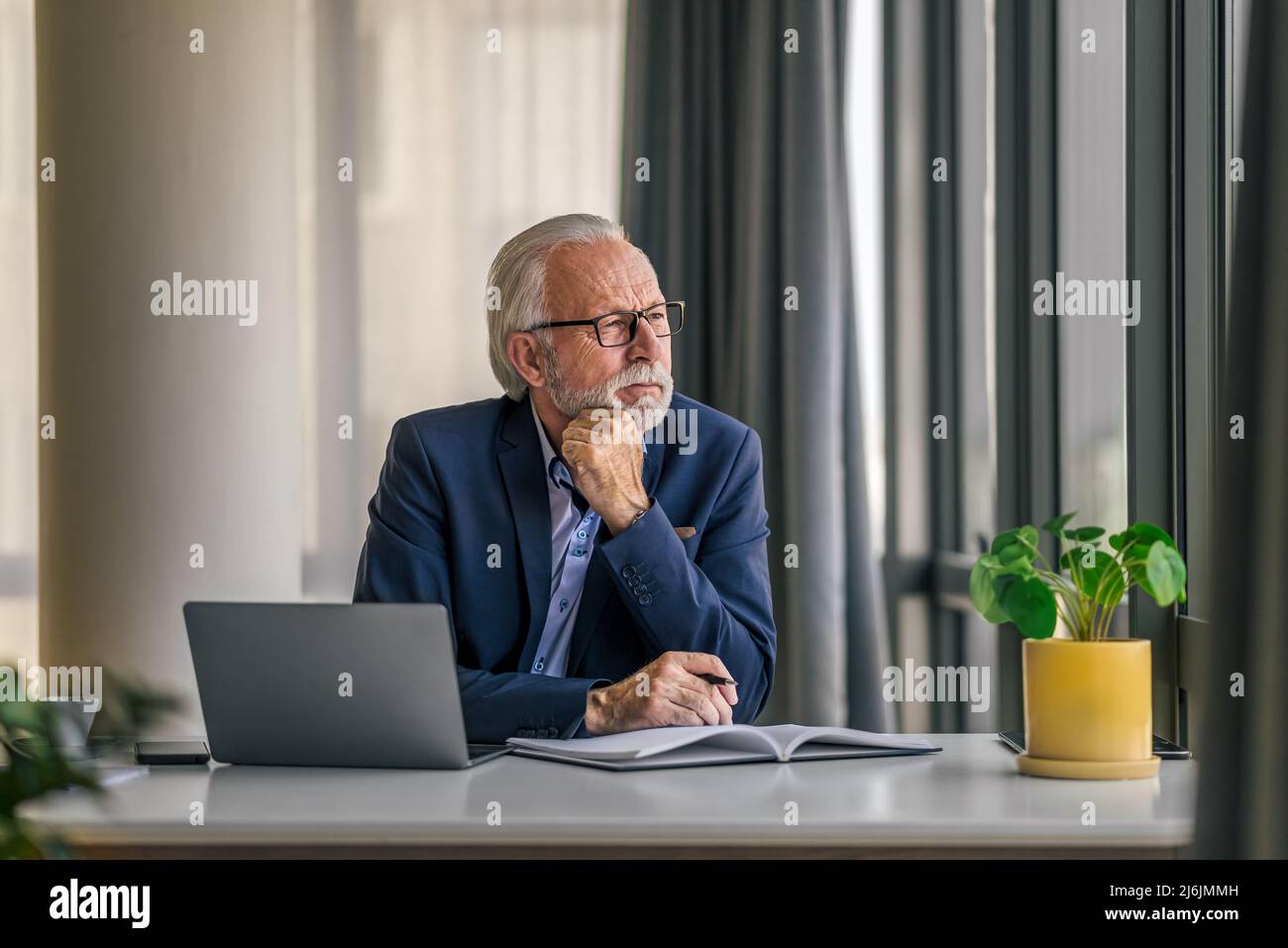 Manager planning hi-res stock photography and images - Alamy