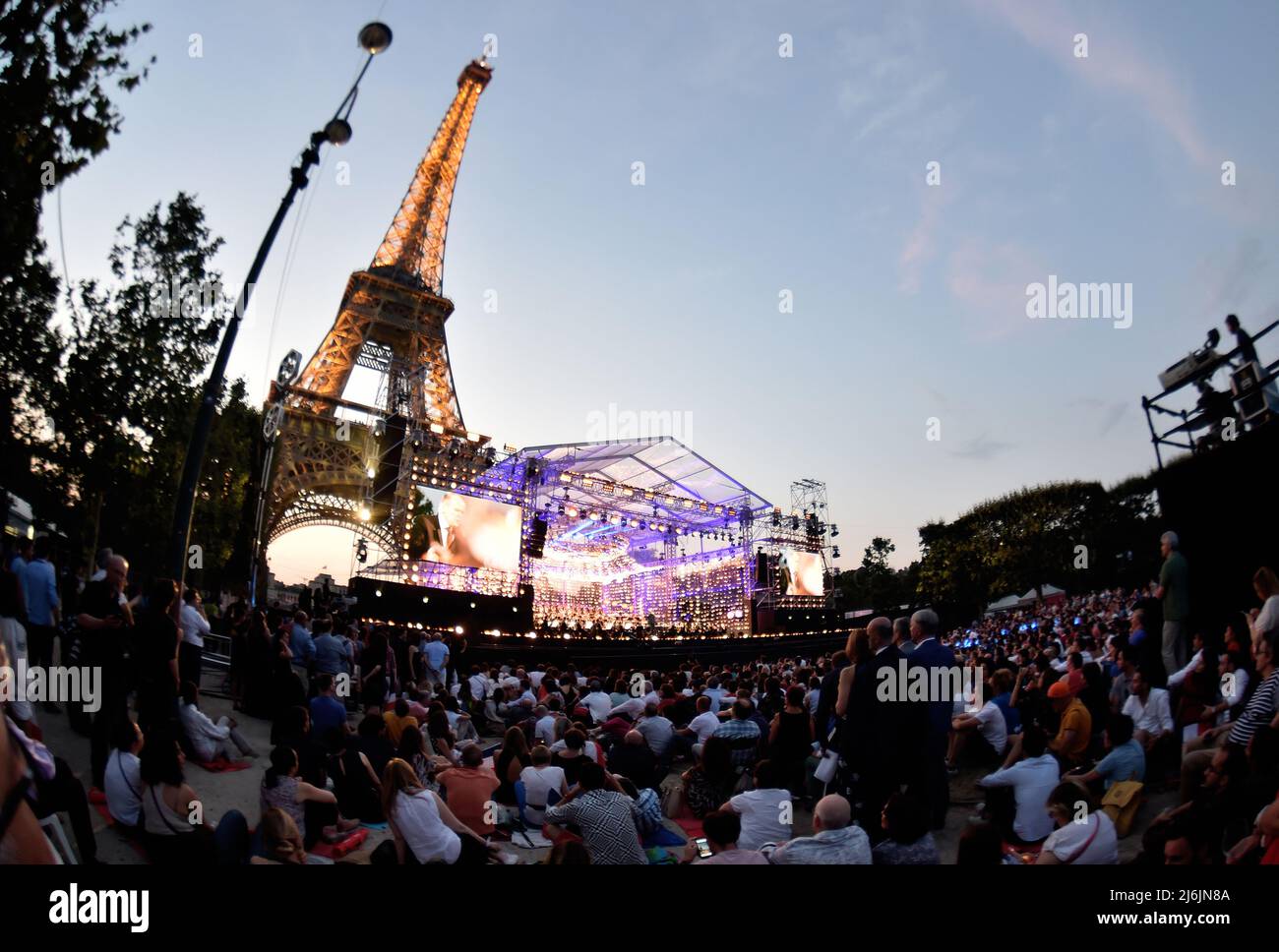 Fireworks on Eiffel tower in Paris for french national day Tour eifel ...