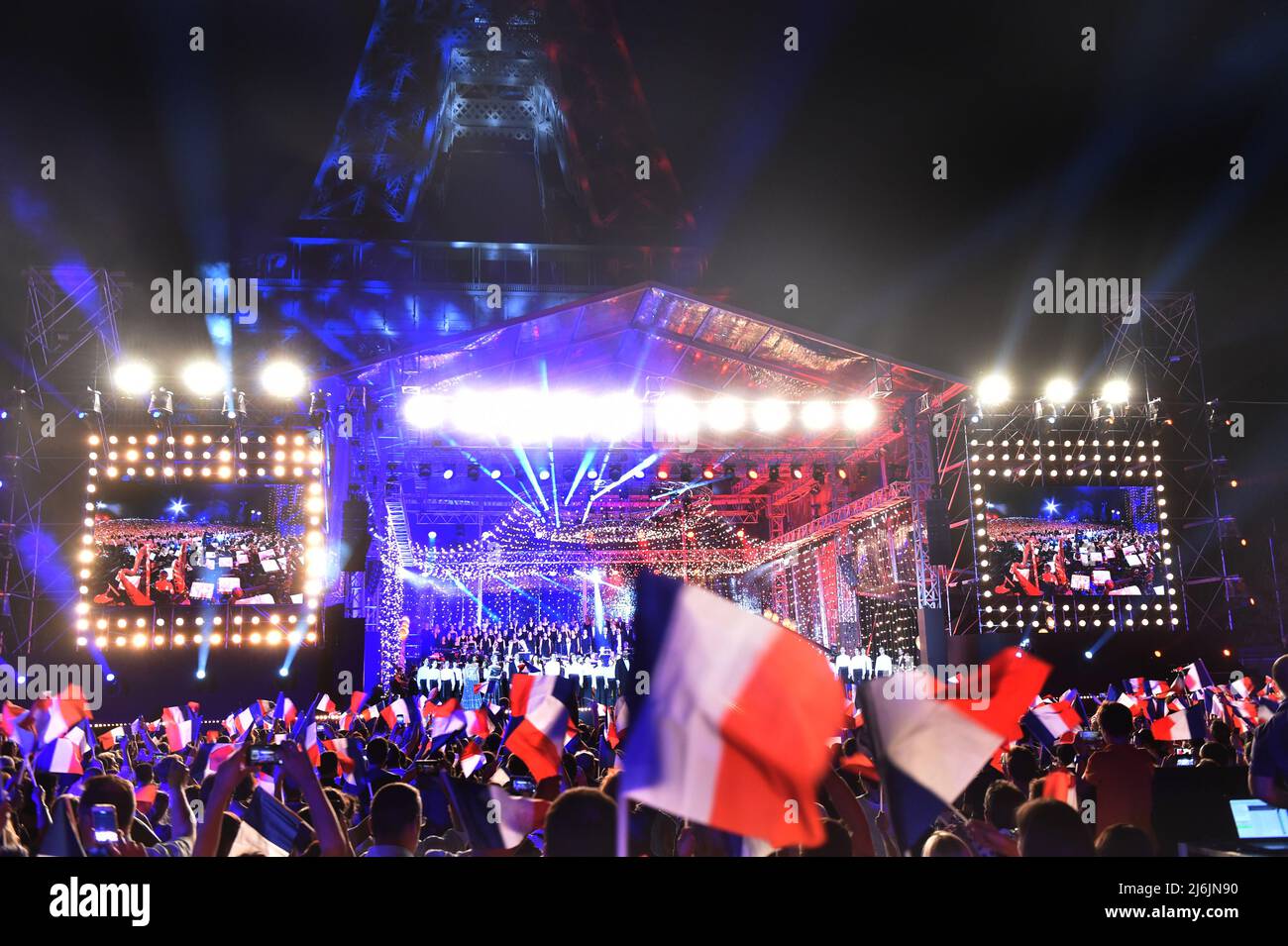Fireworks on Eiffel tower in Paris for french national day Tour eifel ...