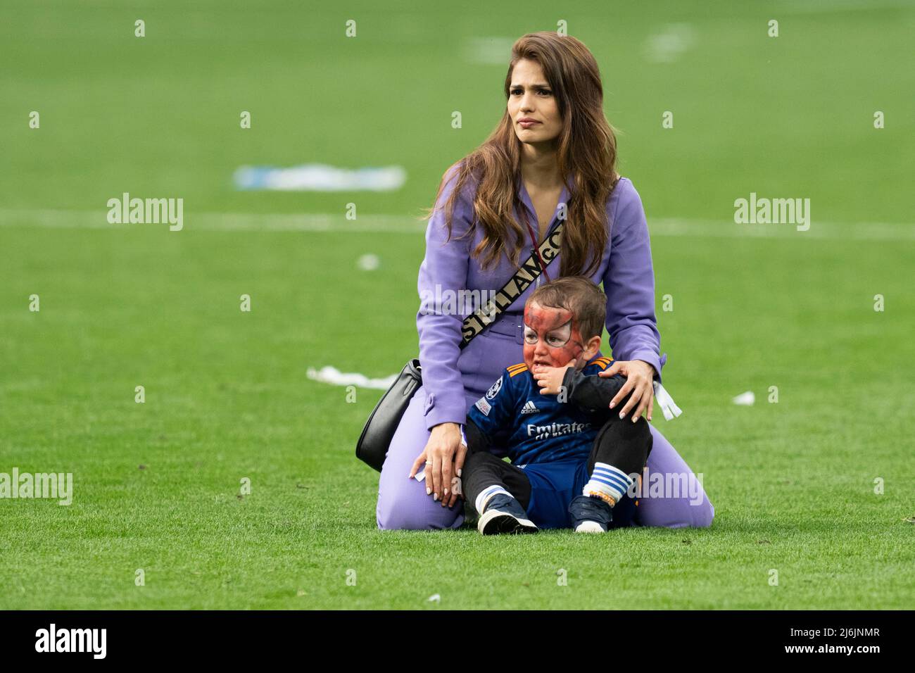 Real Madrid's Isco Alarcon's wife Sara Salamo celebrates with her kids ...