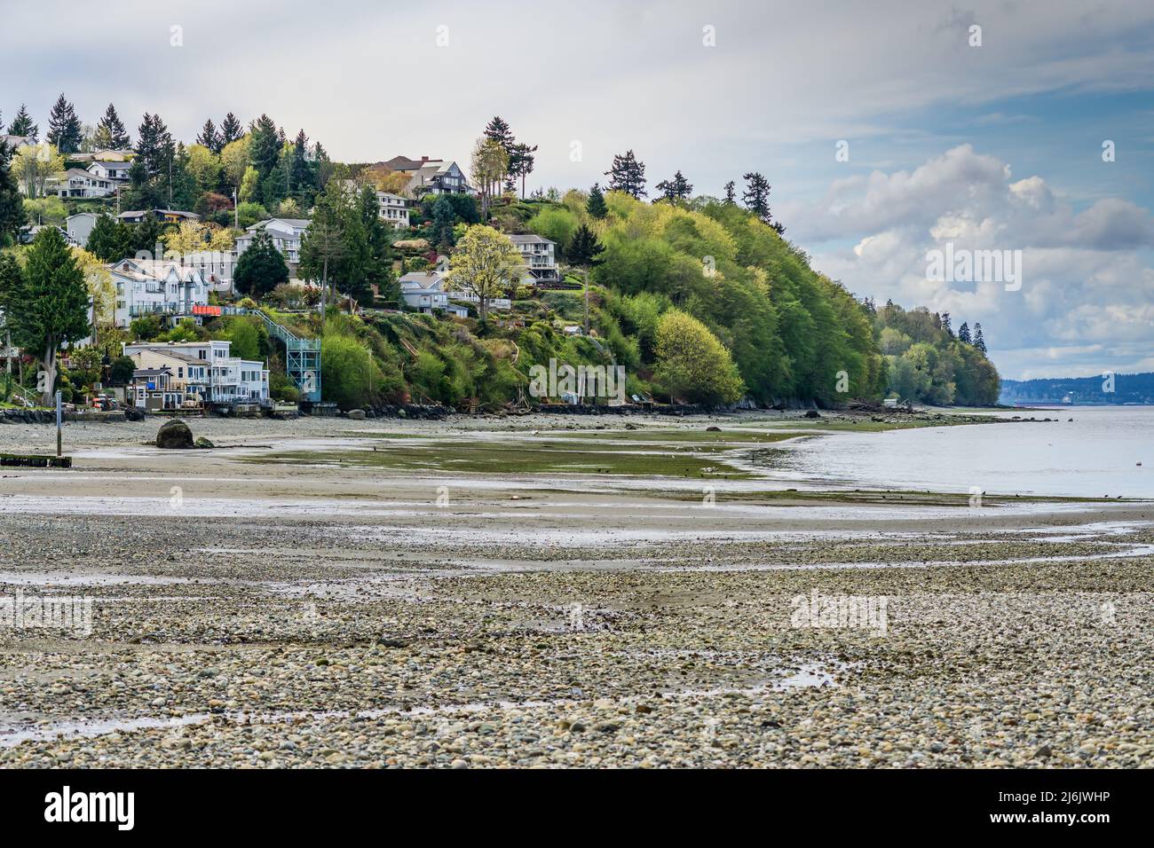 Homes along the shore at Redondo Beach, Washington Stock Photo - Alamy