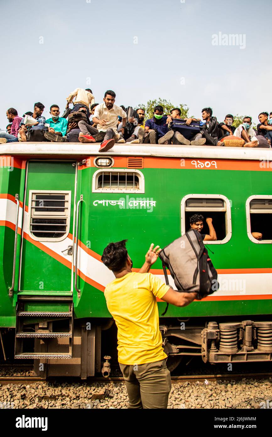 Journey by train to celebrate the biggest religious festival Eid-Ul ...