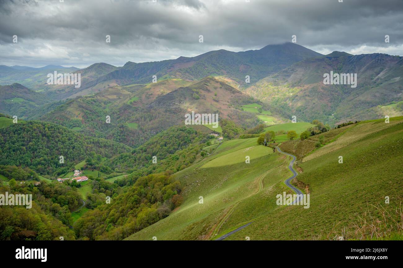 Country mountains hi-res stock photography and images - Alamy