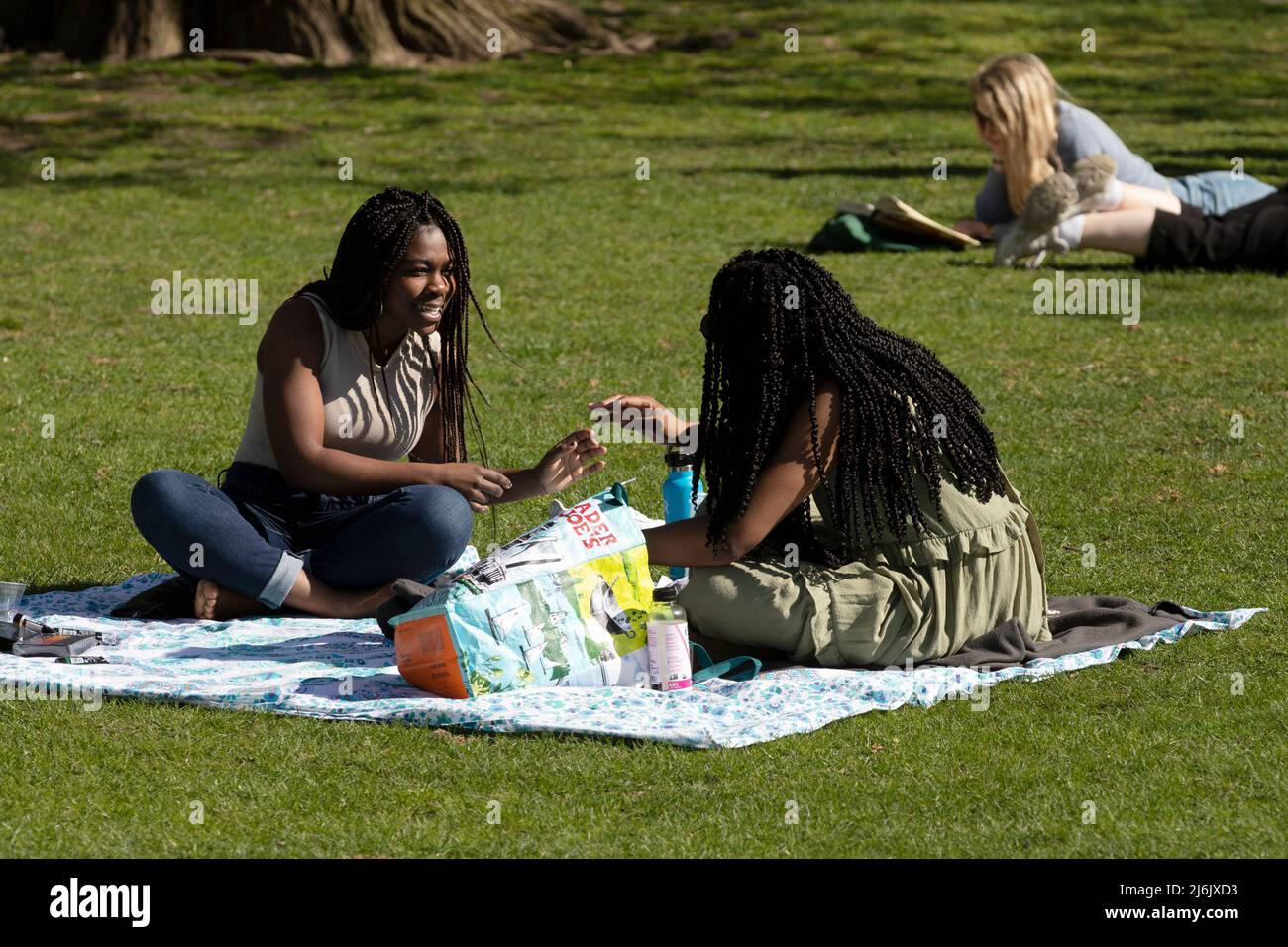 Woman boston public garden hi-res stock photography and images - Alamy