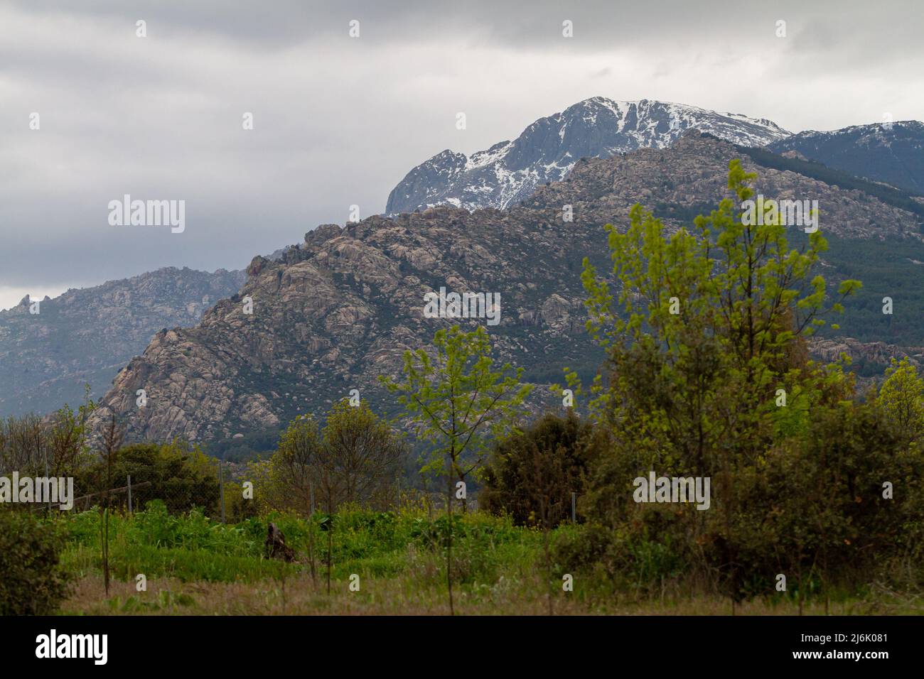 Long range shot cliff hi-res stock photography and images - Alamy