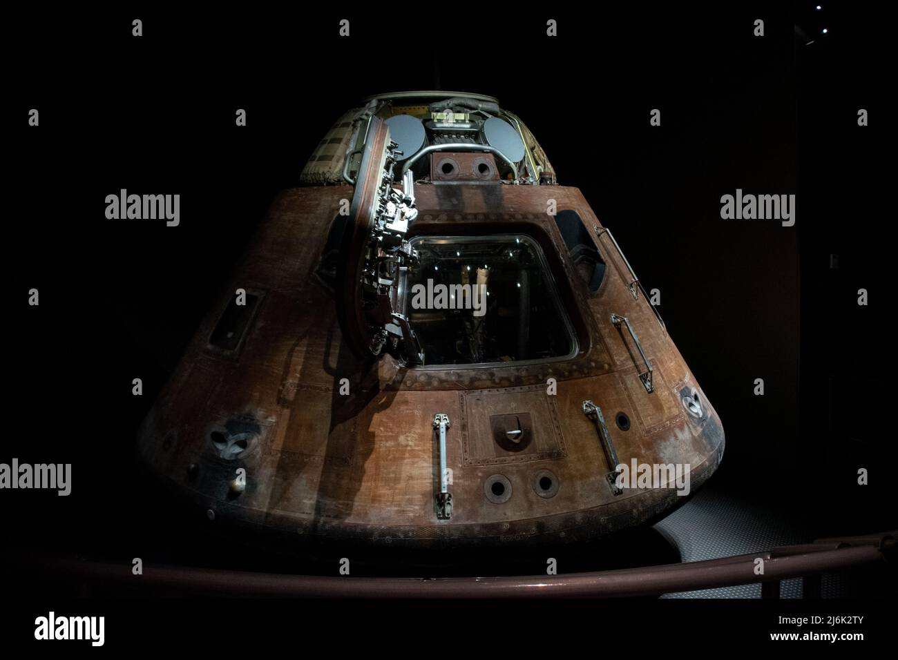 The Apollo Capsule located in the Kennedy Space Center Stock Photo - Alamy