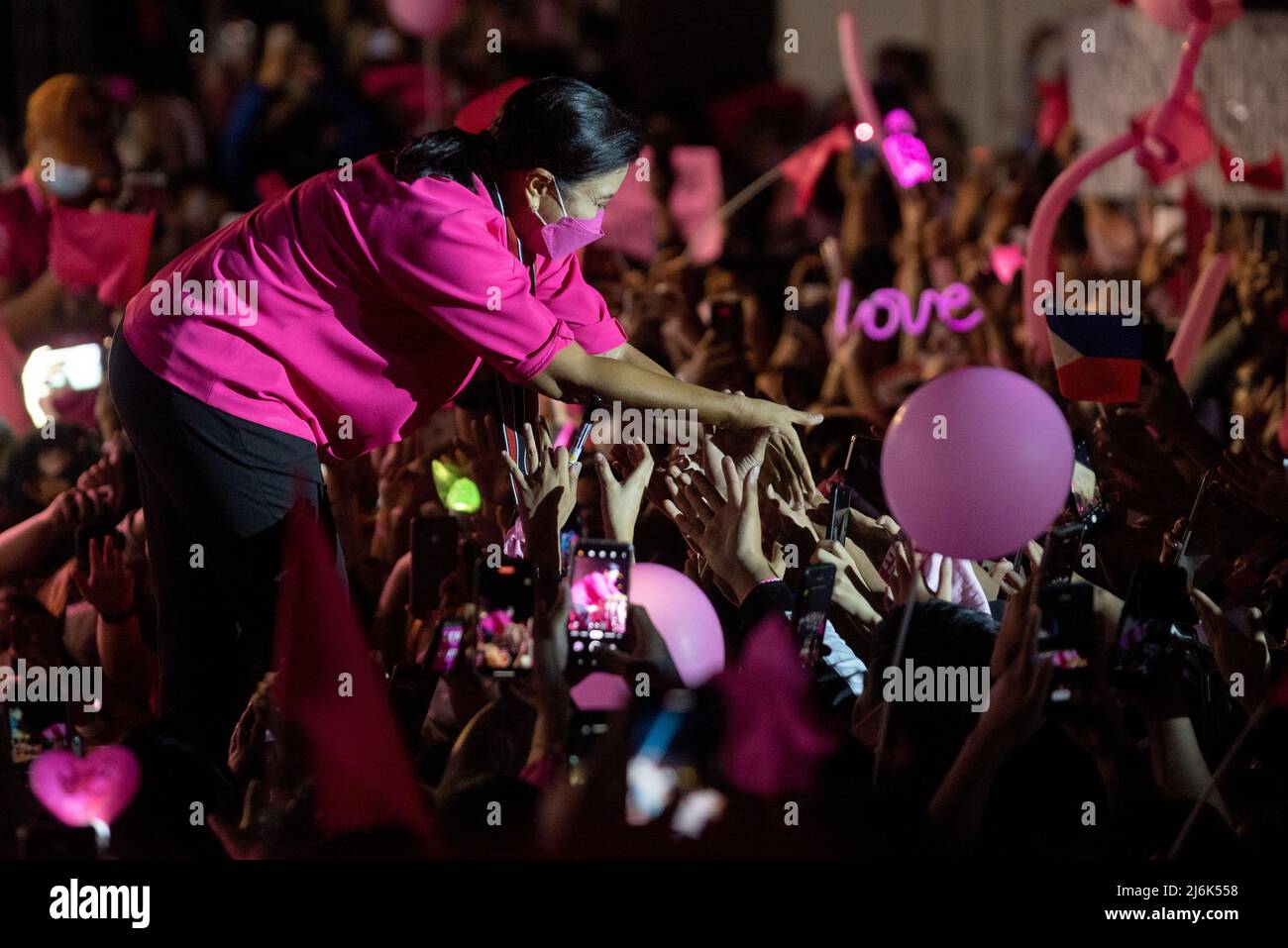 Leni robredo supporters hi-res stock photography and images - Alamy